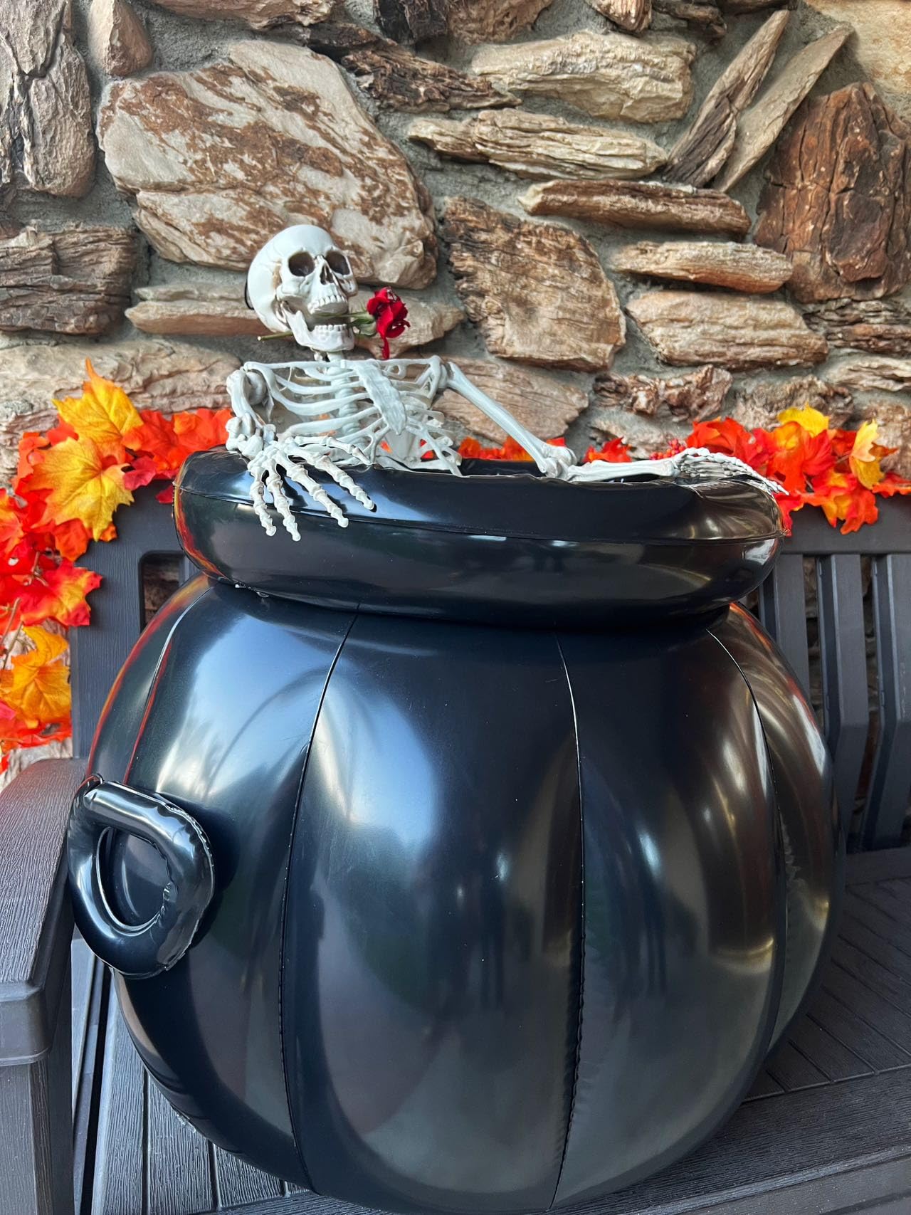 GIFTEXPRESS 22x18 Inch Large Inflatable Halloween Cauldron Drink Cooler, Beverage Holder, Candy Cauldron Kettles, Witch’s Cauldron, Party Decoration