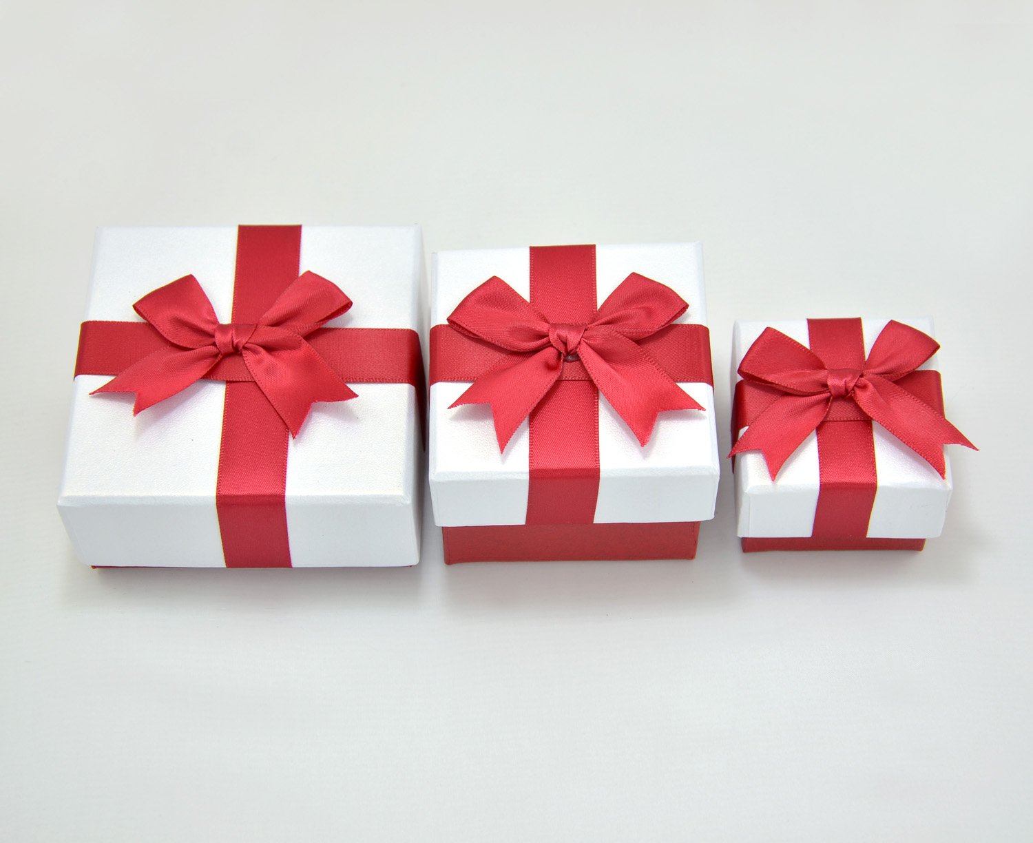 Paialco Jewelry Package Paper Gift Box Red Ribbon Bow-Knot 2 1/4-Inch by 2 1/4-Inch