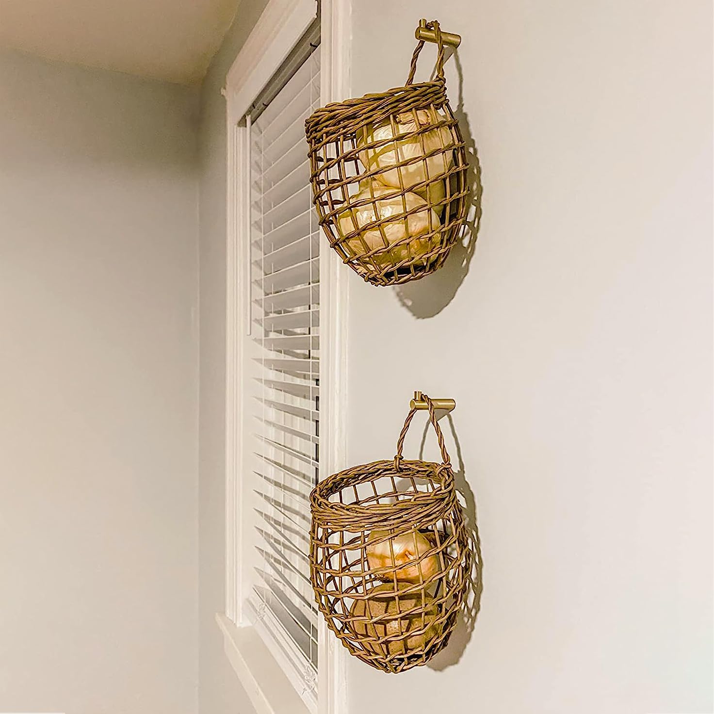 Elsjoy Set of 2 Wall Hanging Onion Basket, Wicker Woven Basket Handmade Rattan Basket, Fruits and Veggies Storage Basket for Pantry, Kitchen, Garden
