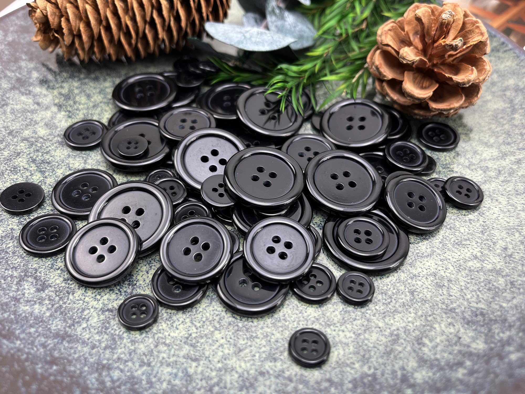 Wennuo 100Pcs Black Sewing Buttons,4-Hole Craft Buttons, 5 Sizes ,with Compartment Storage Box, Suitable for Sewing,Suit Coat Shirt Buttons,DIY Decoration (Black)