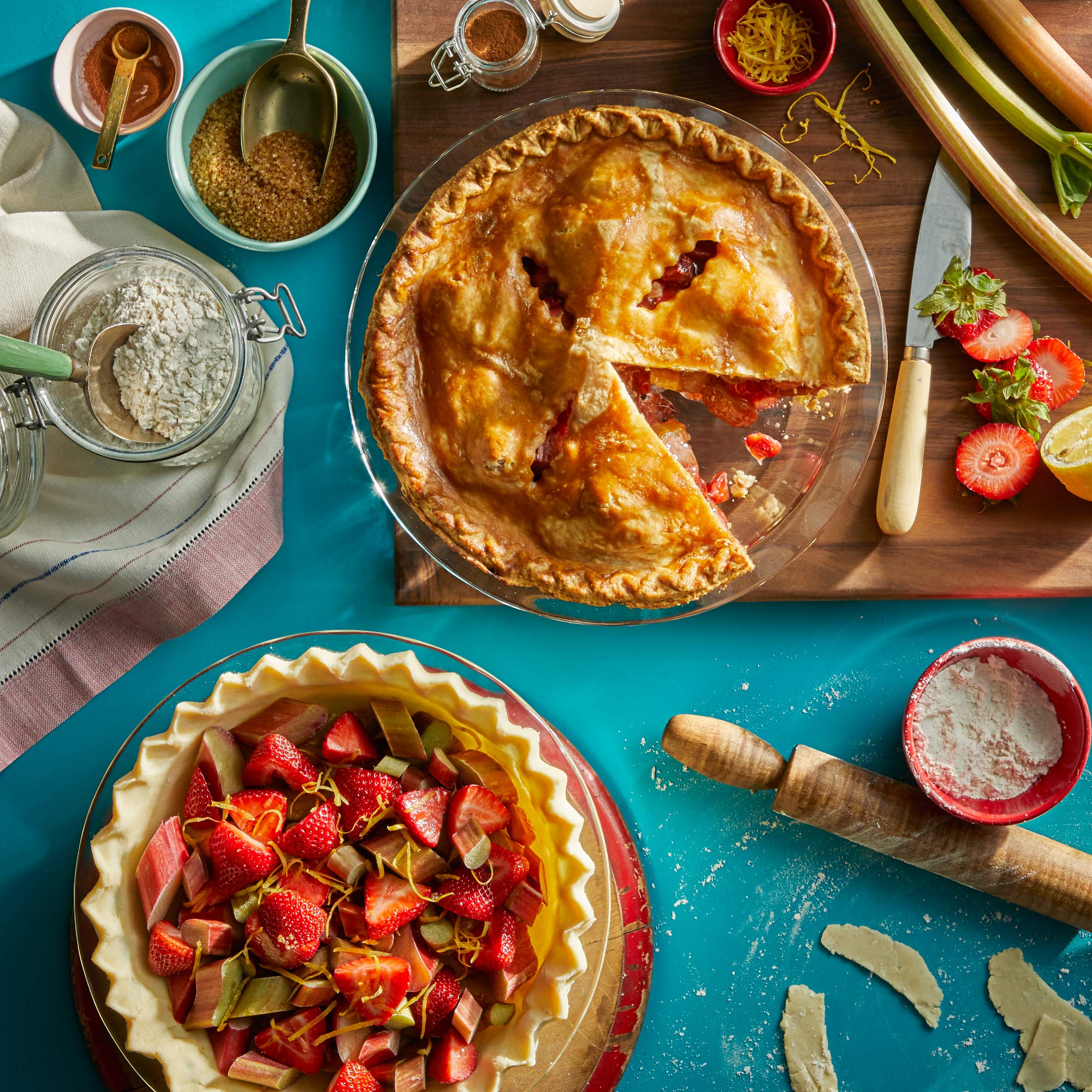 Pyrex 2-Piece Glass Pie Plate Set, 9.5-Inch Pie Dish, Baking Dish, Dishwashwer, Microwave, Freezer and Pre-Heated Oven Safe