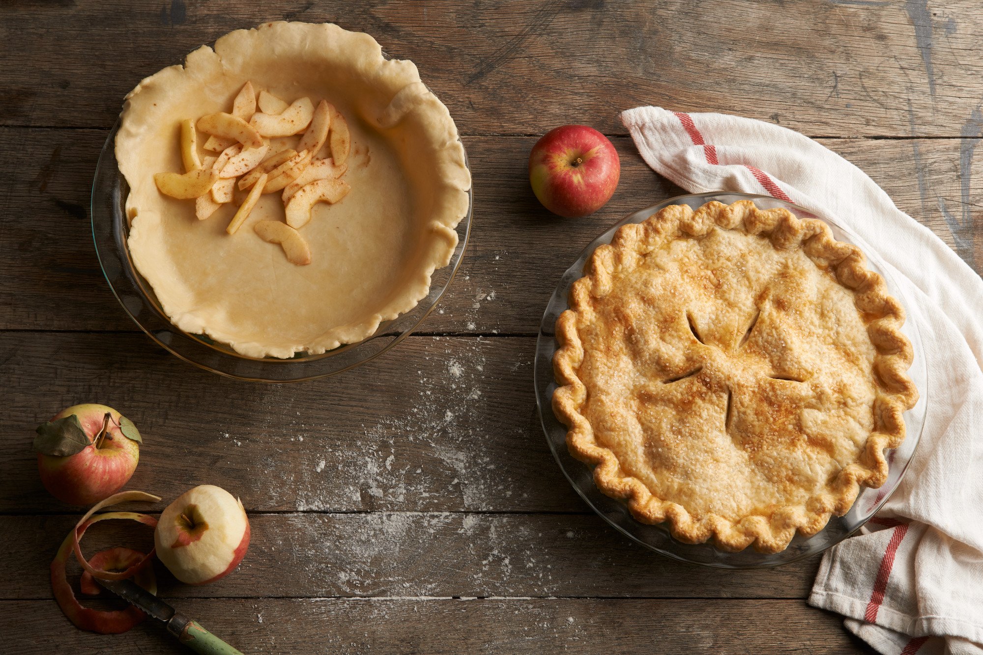 Pyrex 2-Piece Glass Pie Plate Set, 9.5-Inch Pie Dish, Baking Dish, Dishwashwer, Microwave, Freezer and Pre-Heated Oven Safe