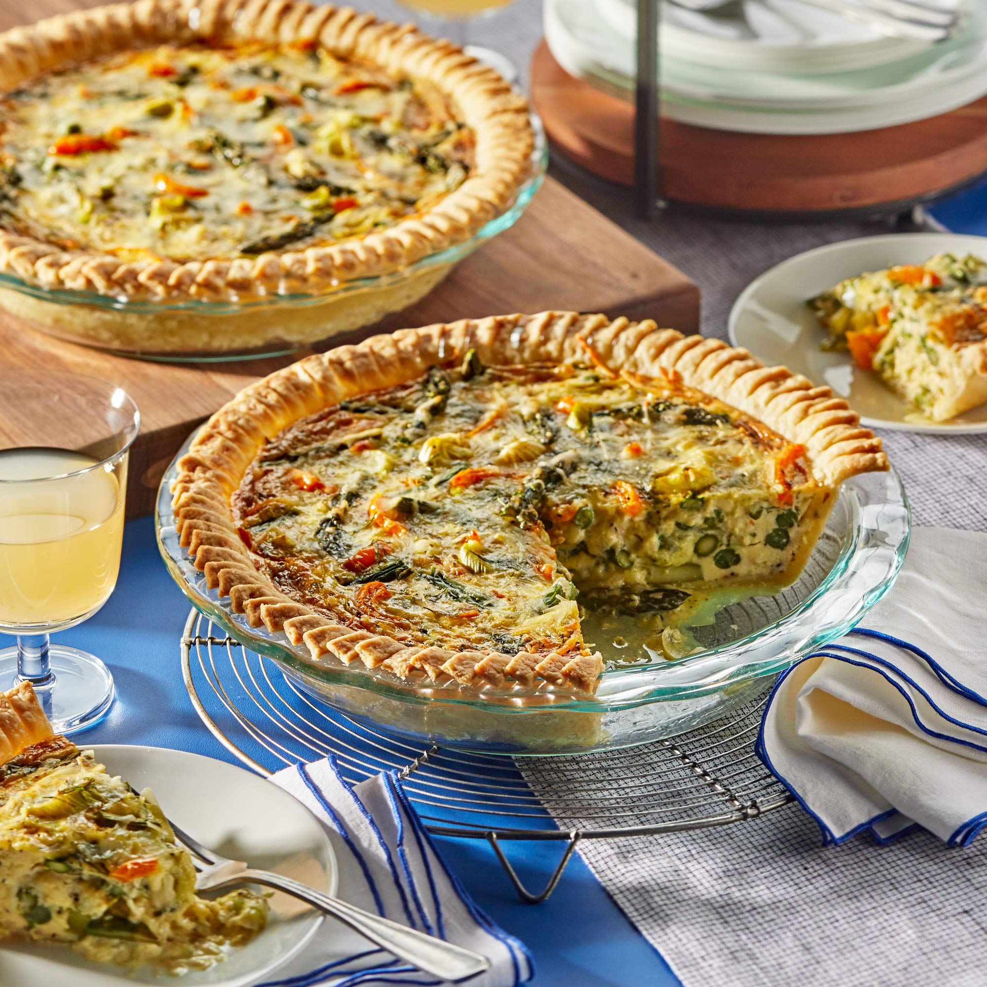 Pyrex 2-Piece Glass Pie Plate Set, 9.5-Inch Pie Dish, Baking Dish, Dishwashwer, Microwave, Freezer and Pre-Heated Oven Safe