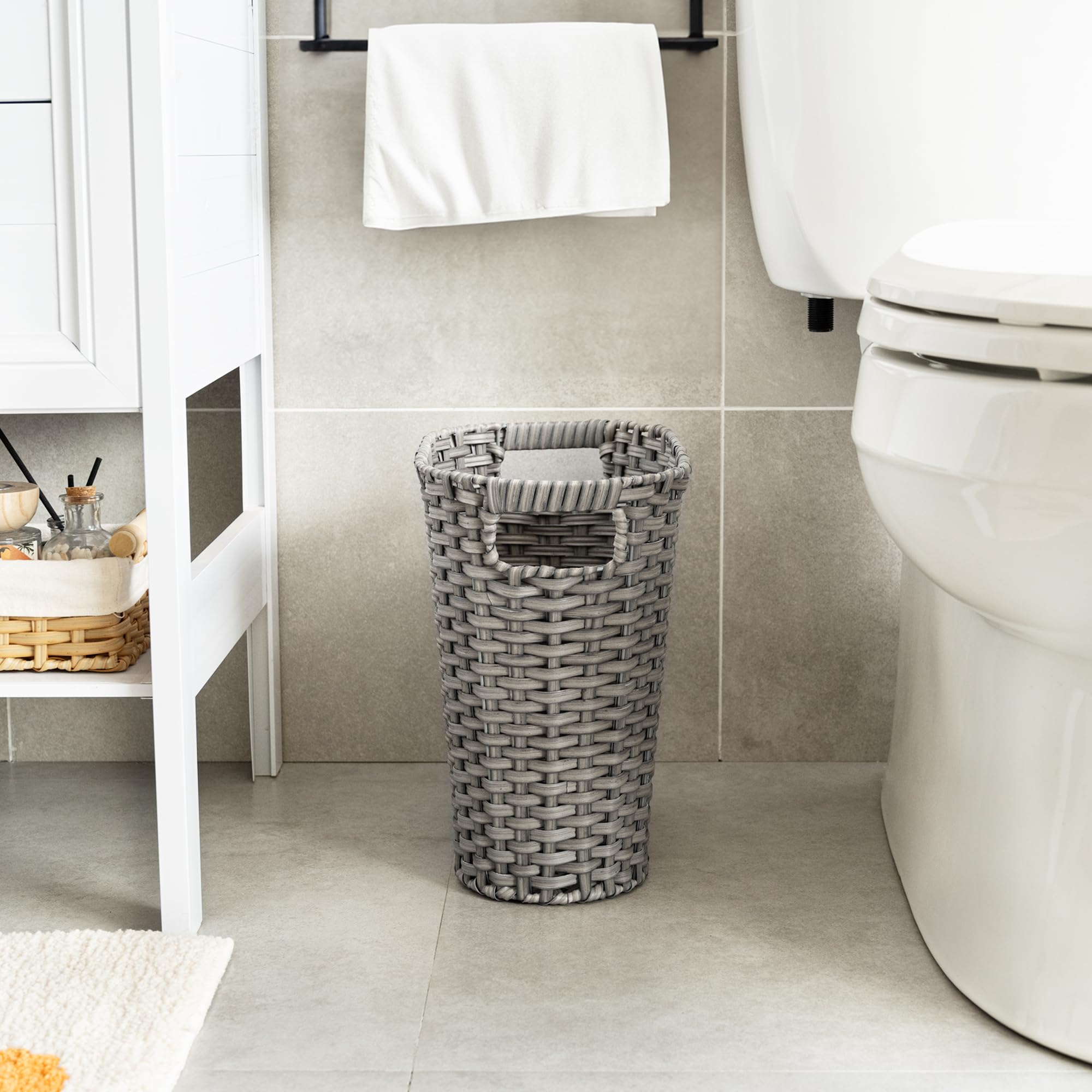 GRANNY SAYS Wicker Trash Can, Bathroom Trash Can, Wicker Waste Basket for Bathroom, Office Trash Can, Trash Bin for Bedroom, Wastebasket with Handles, 19 Liters/5 Gallons