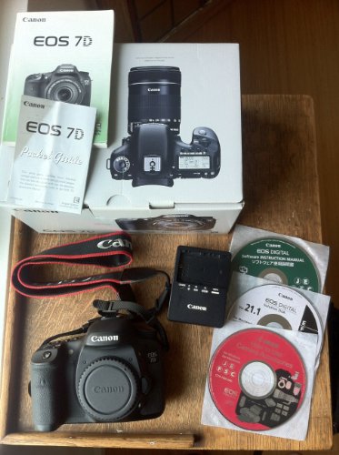 Canon EOS 7D 18 MP CMOS Digital SLR Camera Body Only (discontinued by manufacturer)