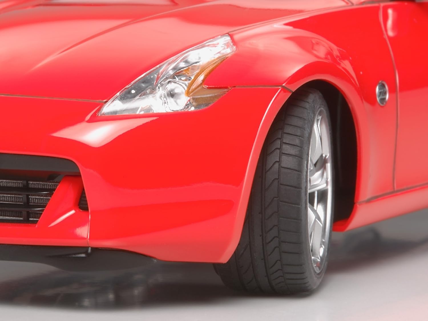 TAMIYA 1: 24 Scale Nissan 370z (Book)