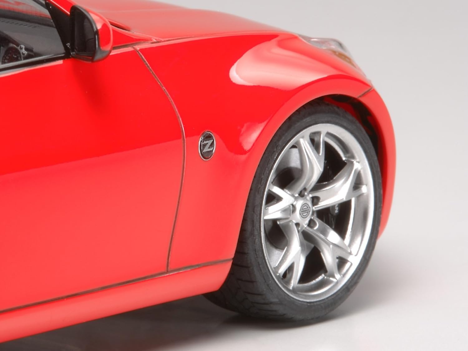TAMIYA 1: 24 Scale Nissan 370z (Book)