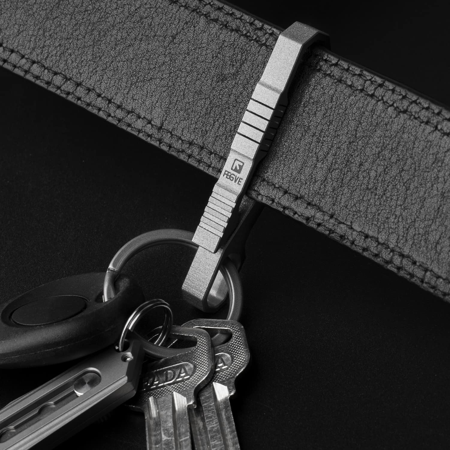 TISUR Keychain Clip, Titanium Key Holder with Detachable Keyring for pants, Key Accessory, Gifts for Men Women (25mm Ti Ring)
