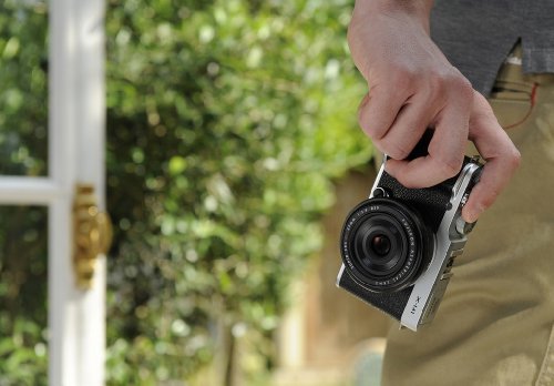 Fujifilm X-M1 Compact System 16MP Digital Camera with 3-Inch LCD Screen - Body Only (Black)