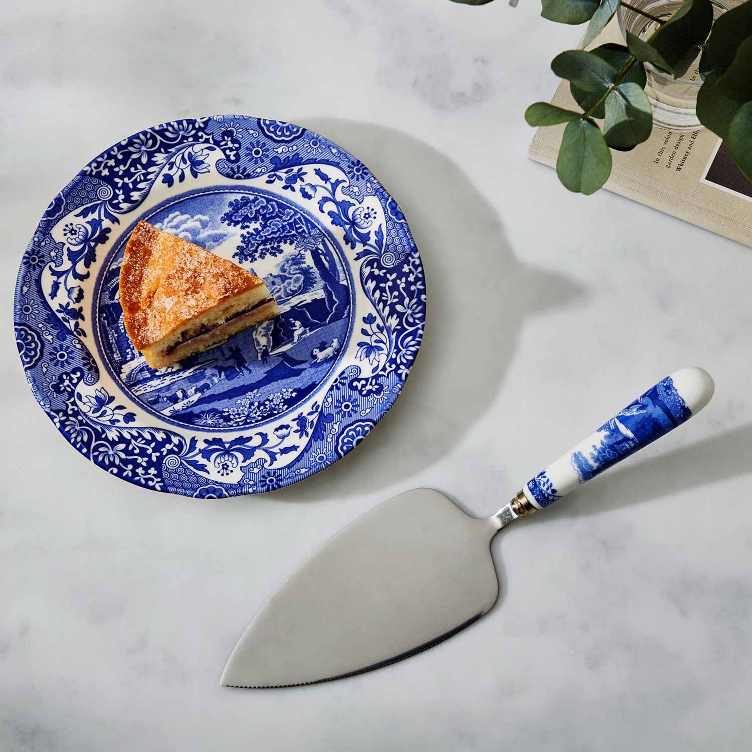 Spode Blue Italian Collection Cake Server, Stainless Steel Cake Knife with Porcelain Handle, Perfect Wedding Cake Cutter for Cakes, Pies, and Desserts