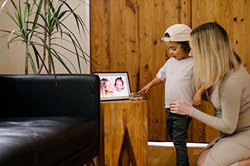 Aura Carver WiFi Digital Picture Frame | The Best Digital Frame for Gifting | Send Photos from Your Phone | Quick, Easy Setup in Aura App | Free Unlimited Storage | Gravel