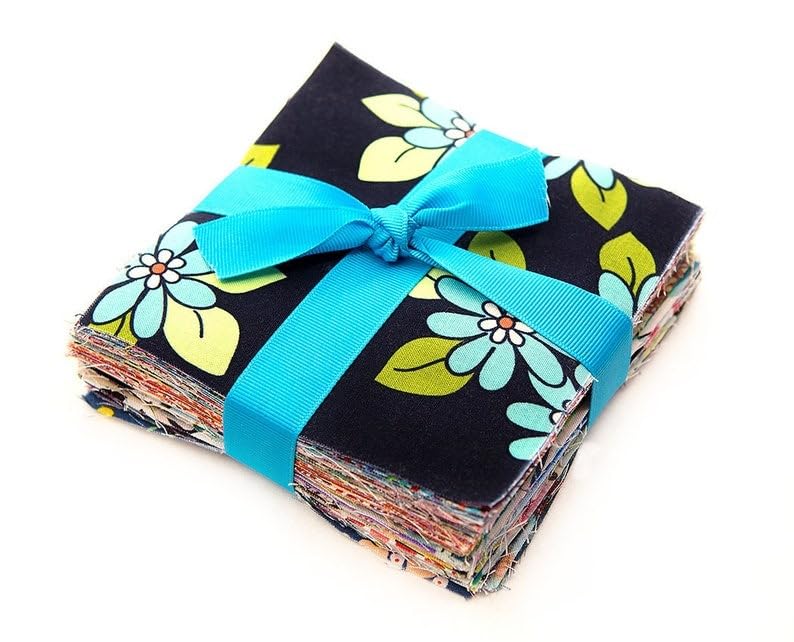 100 Pcs Fabric Strips Cute, Beautiful 100% Cotton Fabric Quilt Squares Scrappy, Width 5 inch Length 5 inch, Gift Assorted pre-Cut Charm Pack Squares, DIY Blanket