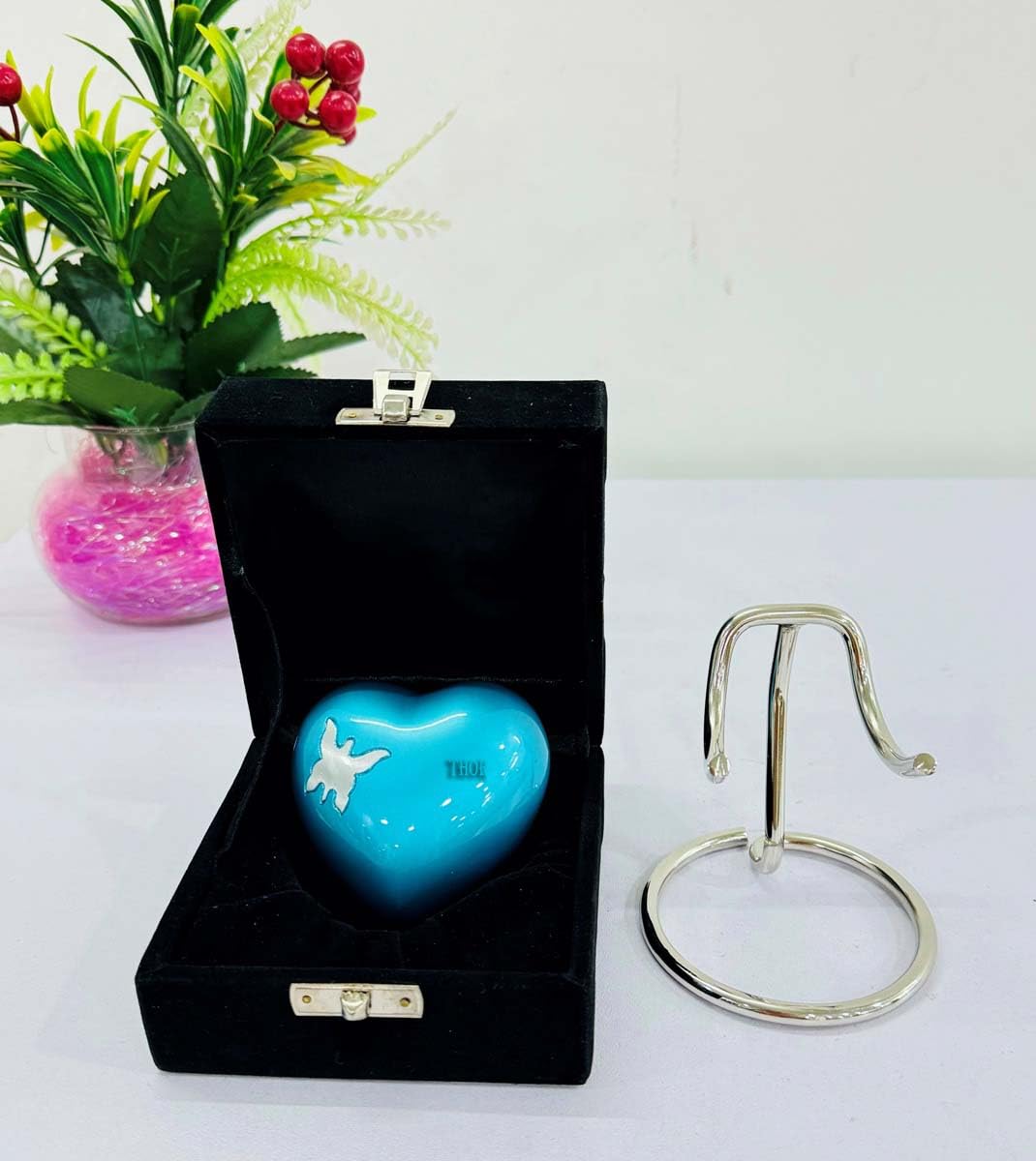Small Love Heart Urn for Human Ashes | Mini Keepsake Funeral Ash Container for Human Remains with Display Stand, and Box Small Love Heart Pet Urn for Ashes