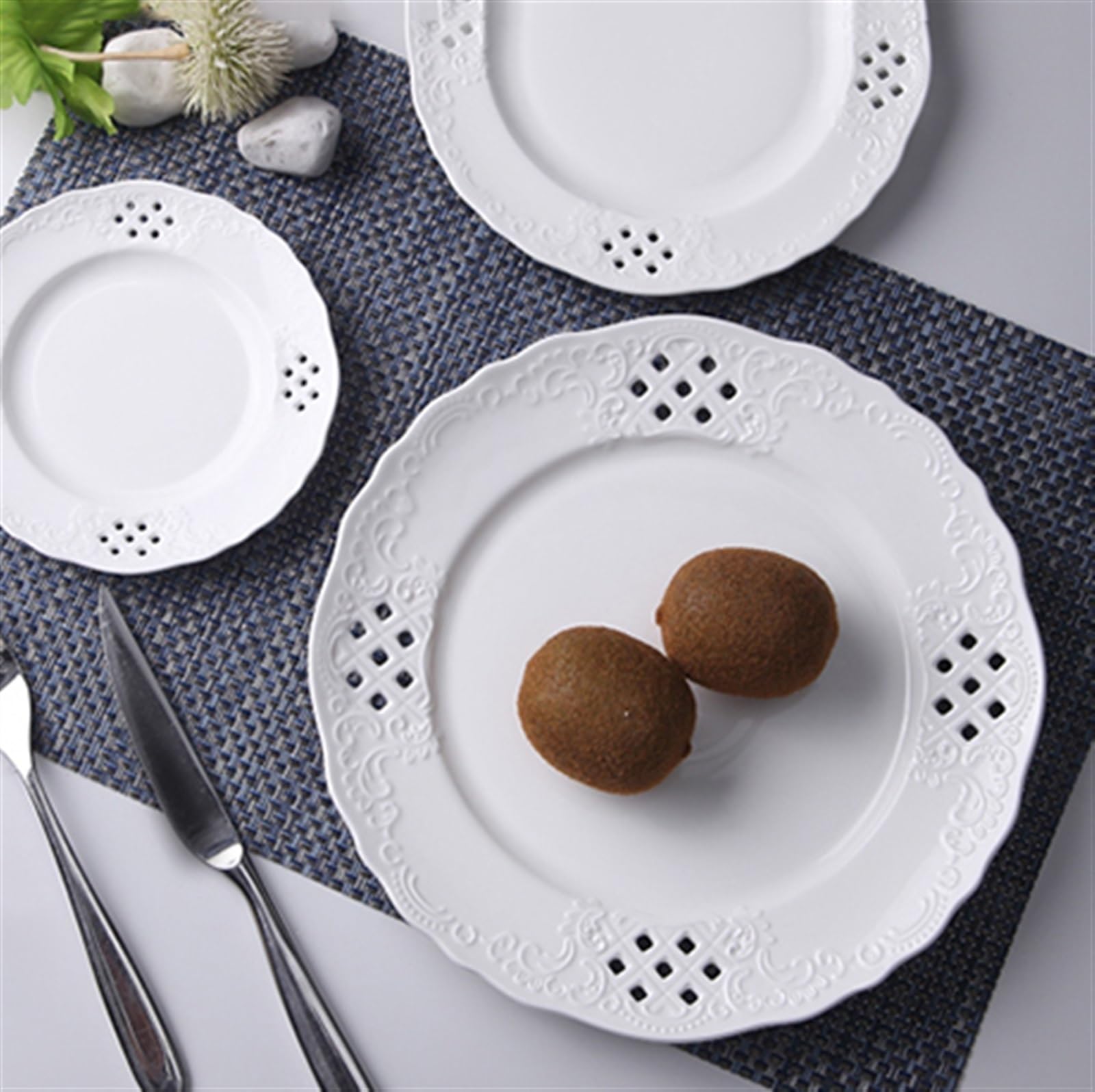 EERINESS Dinner Plates Set Hollow Out Dessert Plate White Disc Home Kitchen Restaurant Coffee Shop Flat Plate Ceramic Fruit Plate Round Fruit Tray Kitchen Salad Bowl (Color : A)