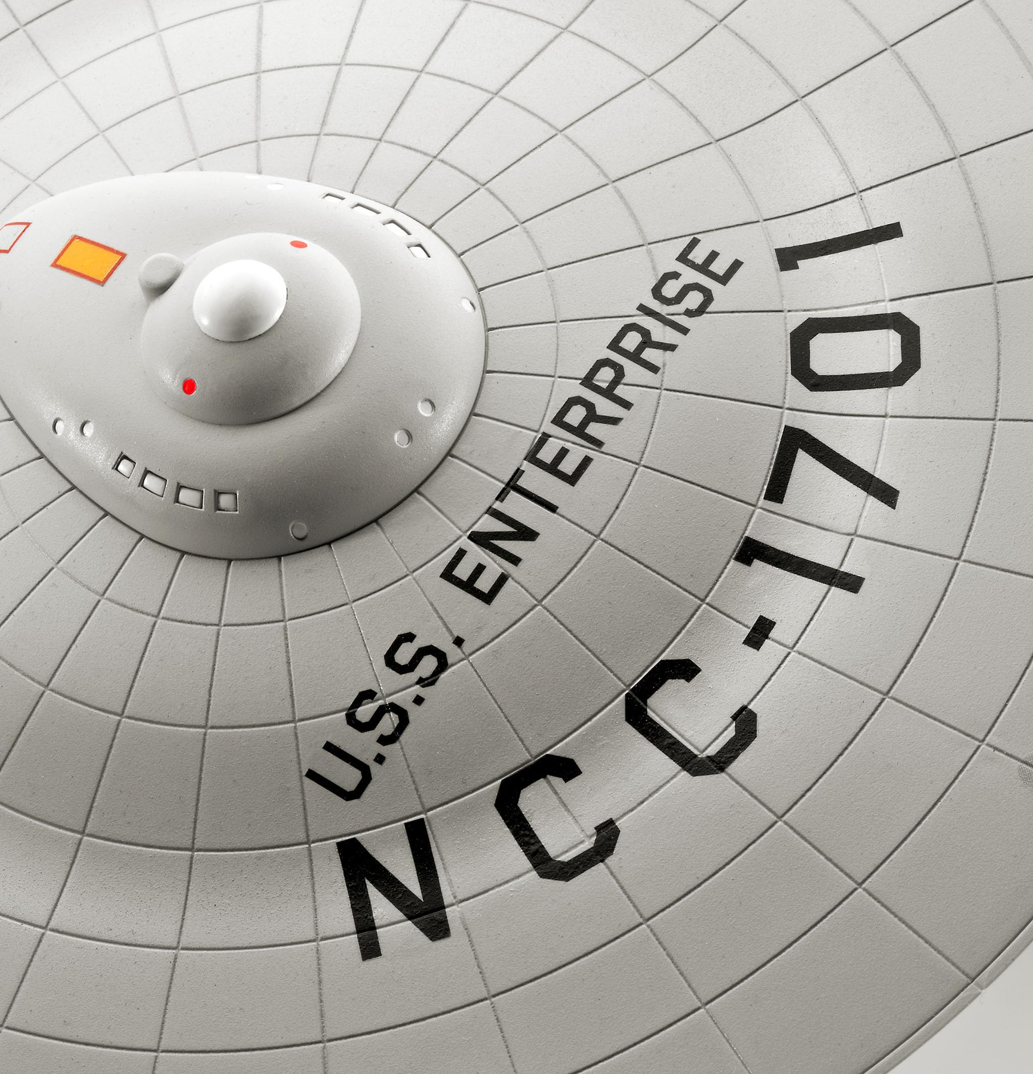 Revell 04991 Star Trek U.S.S. Enterprise NCC-1701 (TOS) 1:600 Scale Model Kit