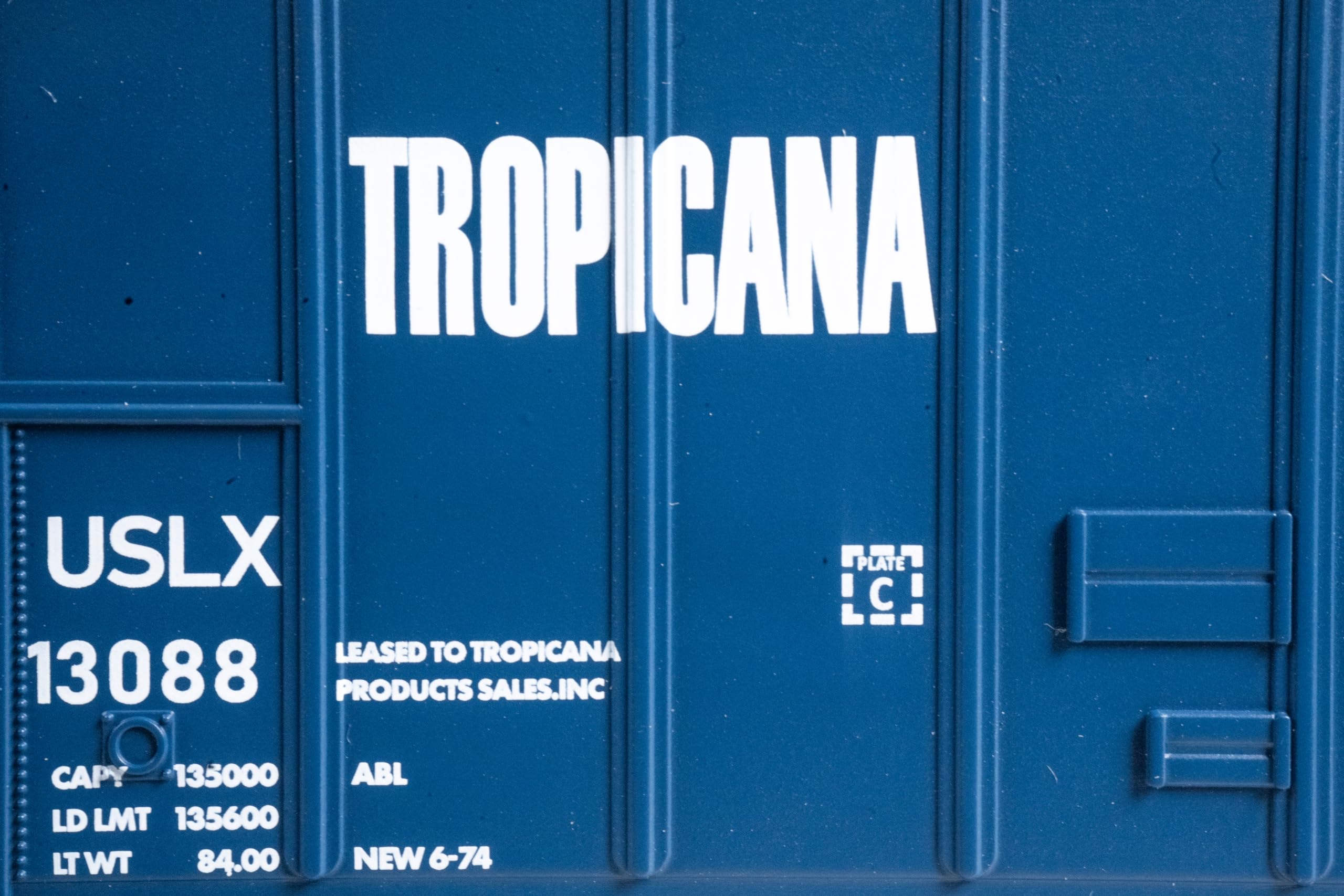 Bachmann Trains - 50’ Steel Reefer - Tropicana #13088 (Blue & Silver) - HO Scale
