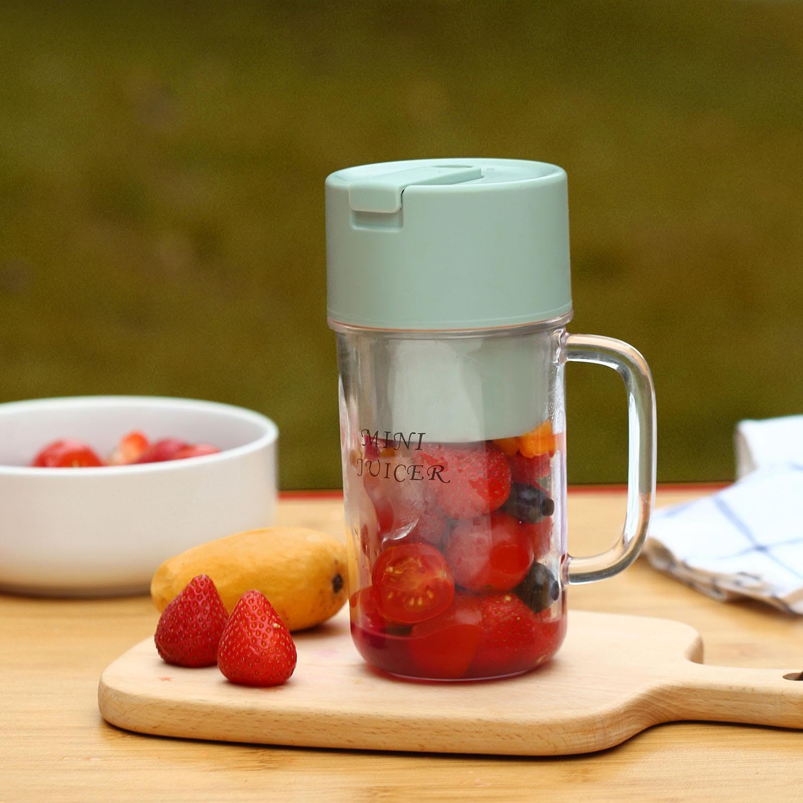 Juice Mini Cup Blender, Mini Juice Blender,3 in 1 Colors Mini Travel Juicer Blender, Electric Travel Blender with Straw,3000mah Rechargeable Mini Juice Blender, Blender Juicer Cup for Gym & Outdoor