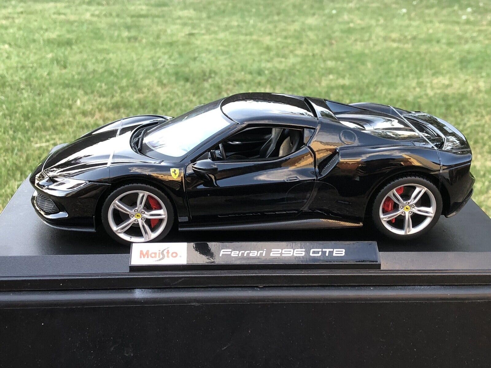 Maisto Ferrari 296 GTB 1:18 die cast Metal Model Special Edition Collection