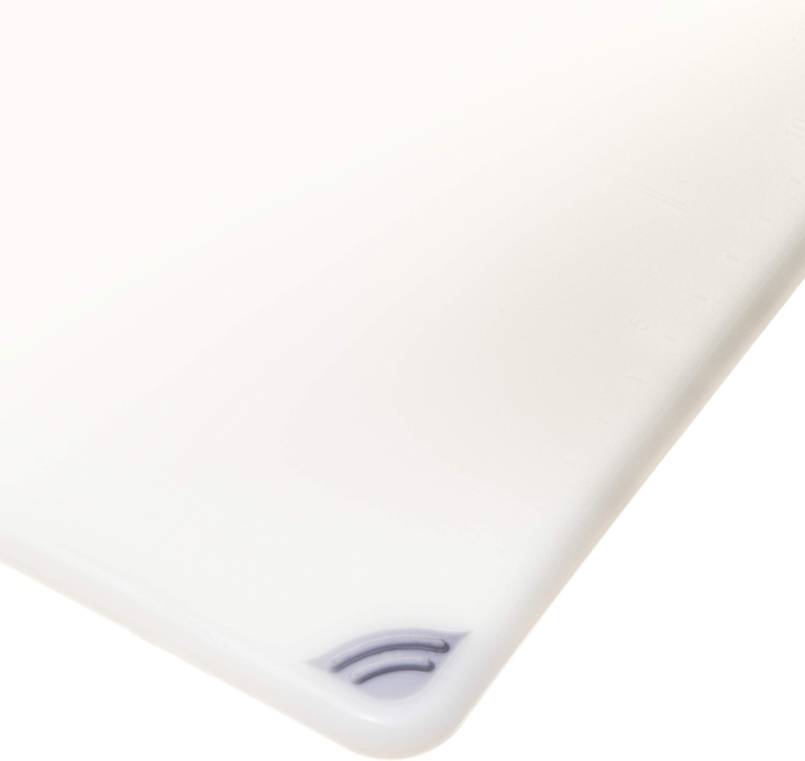 San Jamar Saf-T-Grip Plastic Cutting Board with Safety Hook, 6" x 9" x 0.375", White