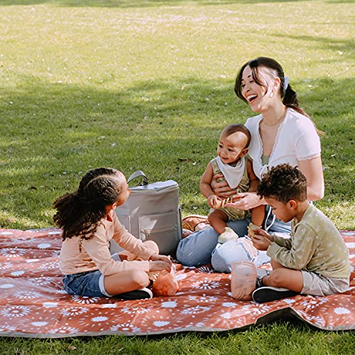 Little Unicorn β Sun Baked Outdoor Blanket | 100% Polyester | Water Resistant | Simple Clean | Wipeable Material | Easy to Carry | Babies and Toddlers | Machine Washable | 5β x 7β
