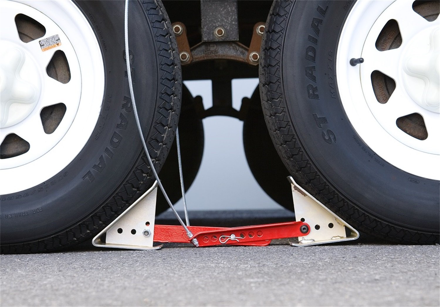 Fastway ONESTEP Wheel Chock for Tandem Axle Trailers and RVs--16 Inches to 24 Inches Long--Qty 1