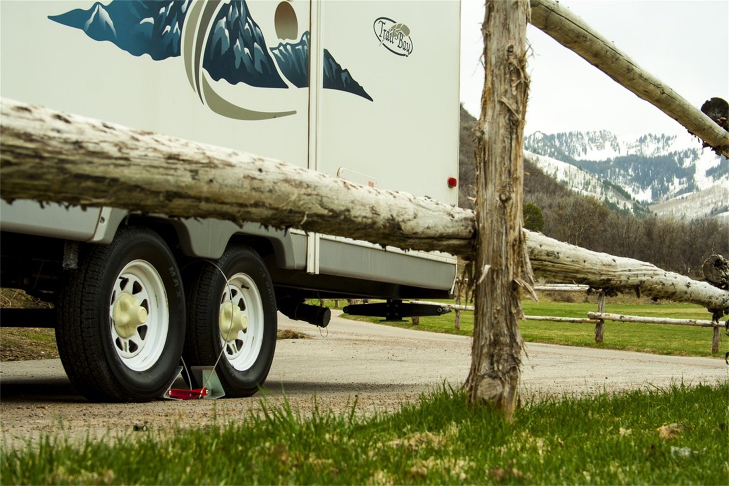 Fastway ONESTEP Wheel Chock for Tandem Axle Trailers and RVs--16 Inches to 24 Inches Long--Qty 1