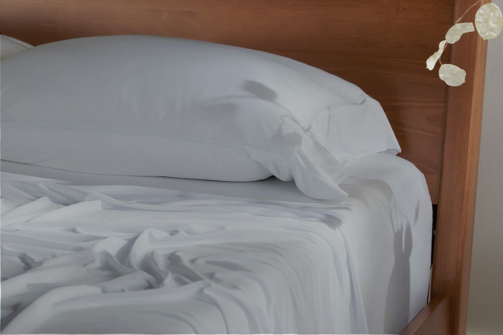 100% Microfiber Full Size Bed Sheet Set, Extra Soft Deep Pockets, Cooling Sheets, 4 Pcs Bedding to fit Upto 16" Deep Mattress (Light Grey)
