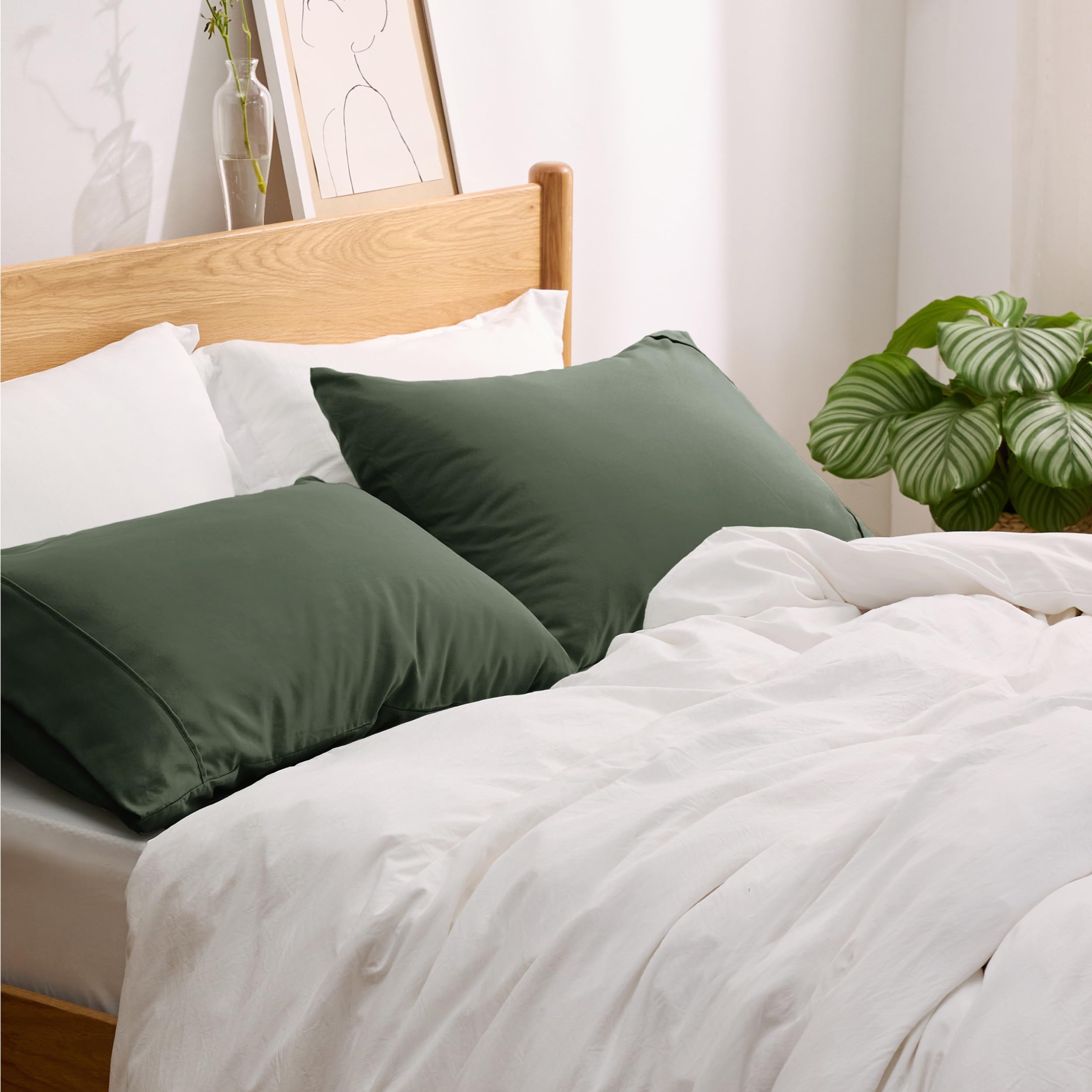 Bedsure Pillow Cases Standard Size Set of 2 - Olive Green Polyester Microfiber Pillowcases, Super Soft and Cozy Pillowcase, Pillow Case Covers with Envelop Closure, 20x26 Inches
