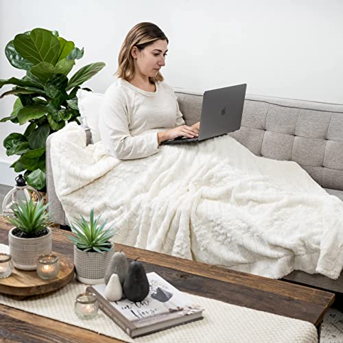 Kurrajong Farmhouse Luxurious Cream Throw Blanket for Couch | Soft Throw | Ivory Cream Bed Throw | Cream Faux Fur Blanket Throw | 55" x 70"