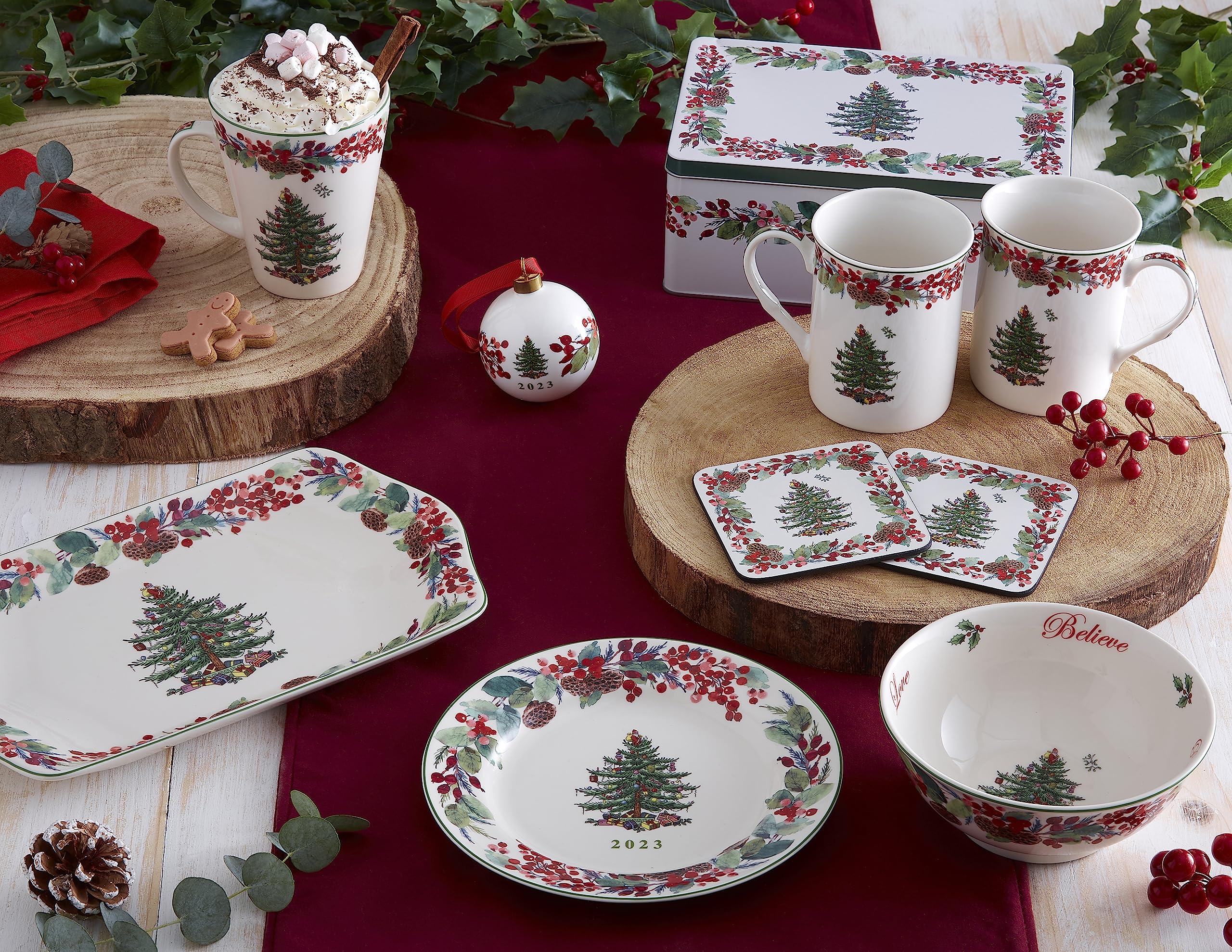 Spode Christmas Tree Collector's Plate, 8-Inch Porcelain Dinner & Appetizer Plate, Holiday-Themed Serving Plate, Microwave & Dishwasher Safe, Festive Collectible Seasonal Dining Plate