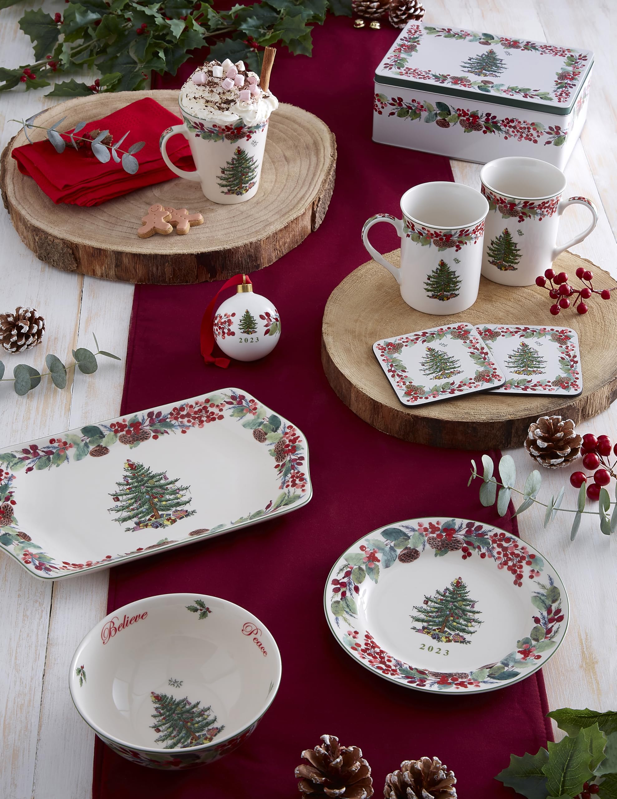 Spode Christmas Tree Collector's Plate, 8-Inch Porcelain Dinner & Appetizer Plate, Holiday-Themed Serving Plate, Microwave & Dishwasher Safe, Festive Collectible Seasonal Dining Plate