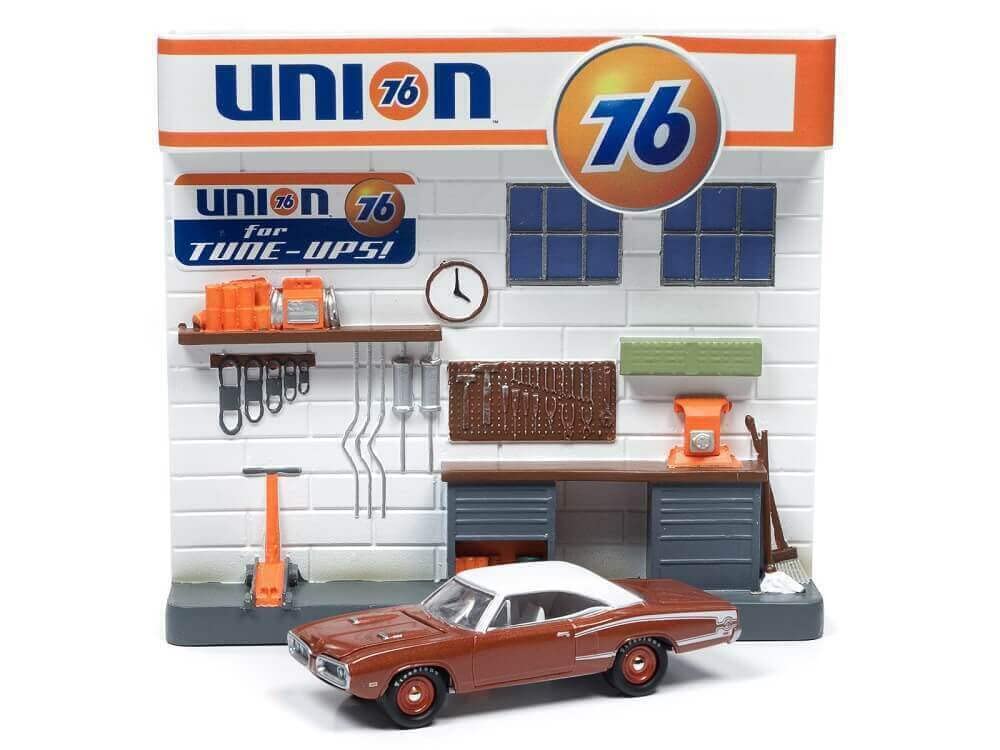 1970 Coronet Super Bee Brown with White Top & Union 76" Interior Service Gas Station Facade Diorama Set Johnny Lightning 50th Anniversary 1/64 Diecast Model Car by Johnny Lightning JLDR007-UNION76