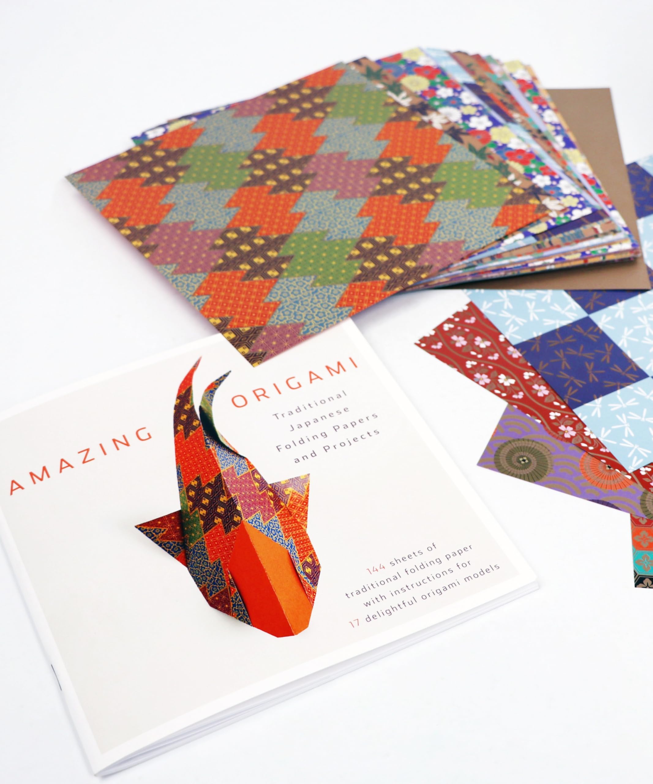 Amazing Origami Kit: Traditional Japanese Folding Papers and Projects [144 Origami Papers with Book, 17 Projects]