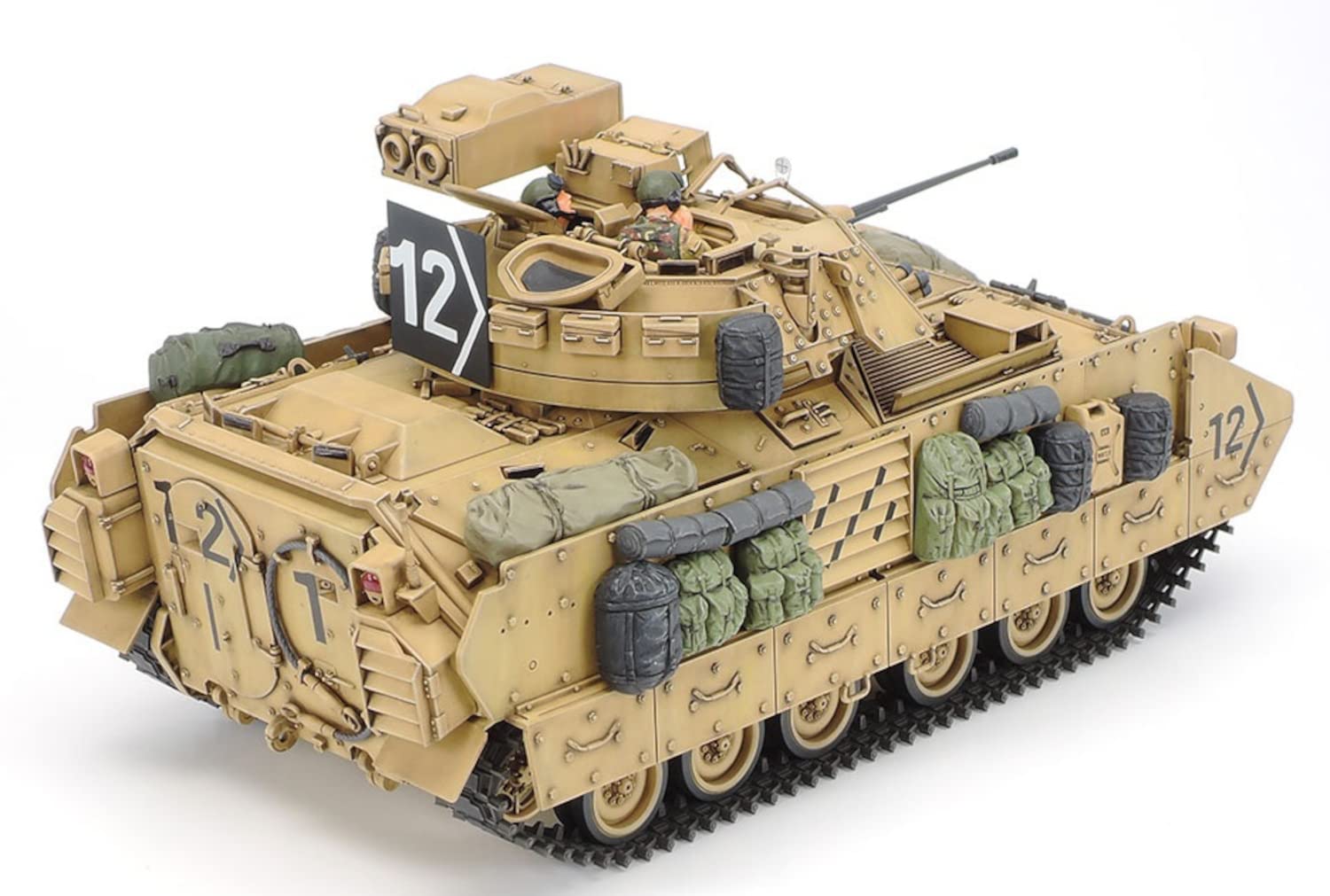 TAMIYA 35264 Desert Storm 1: 35 U.S. M2 A2 Bradley IFV (2)