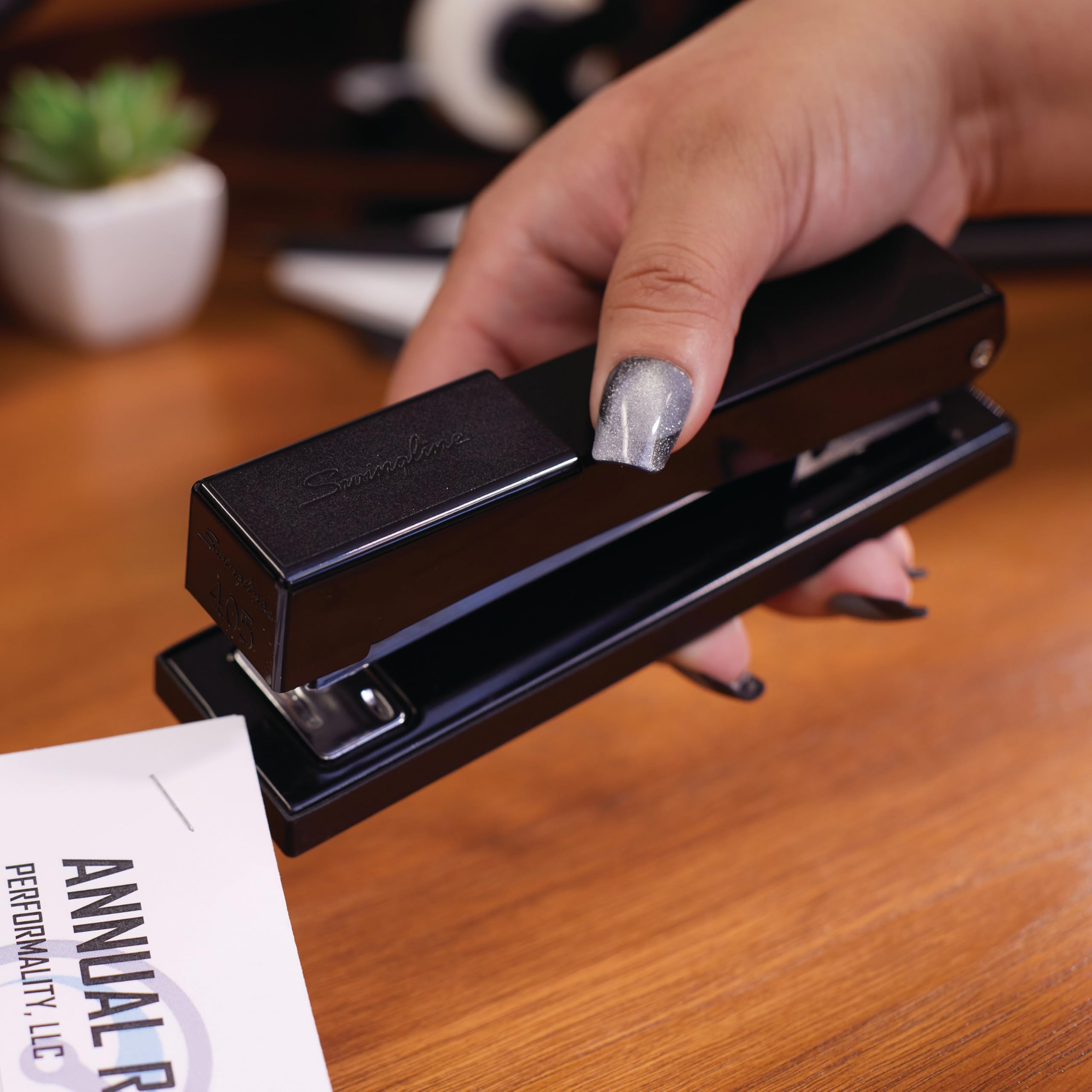 Swingline Stapler, Light Duty Desktop Stapler, 20 Sheet Capacity, Durable Metal, Black (S7040501)