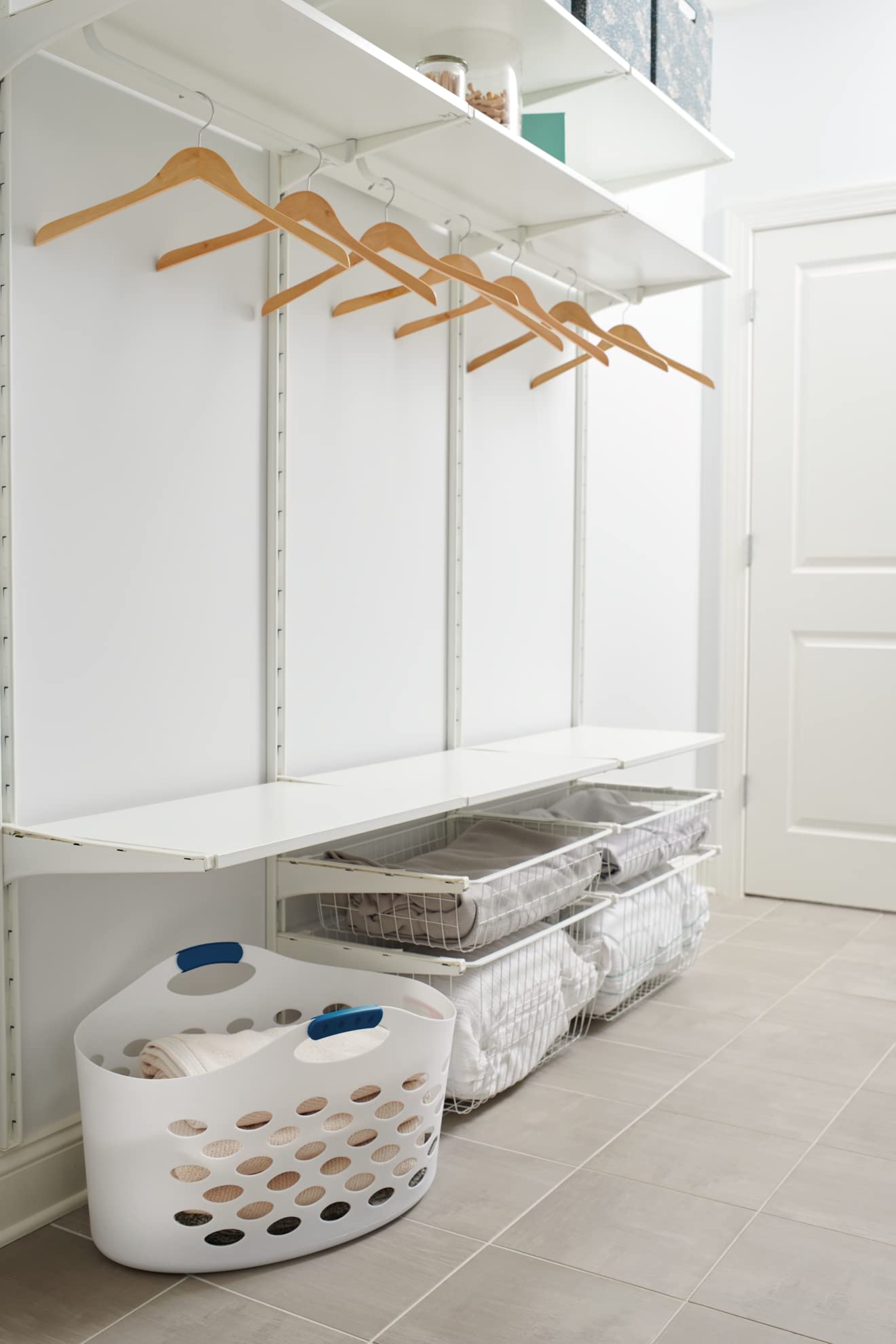 Rubbermaid Flex 'n Carry Laundry Hamper, 2.2-Bushel, White (FG260004WHTRB)