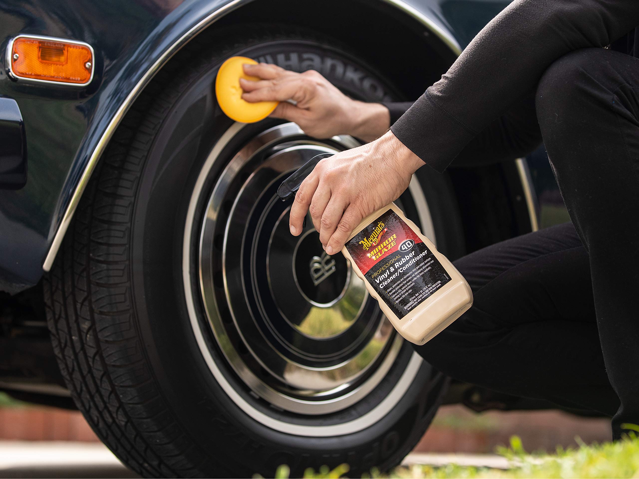 Meguiar's M4016 Mirror Glaze Vinyl & Rubber Cleaner/Conditioner, Restores Life and Color - 16 Oz Spray Bottle