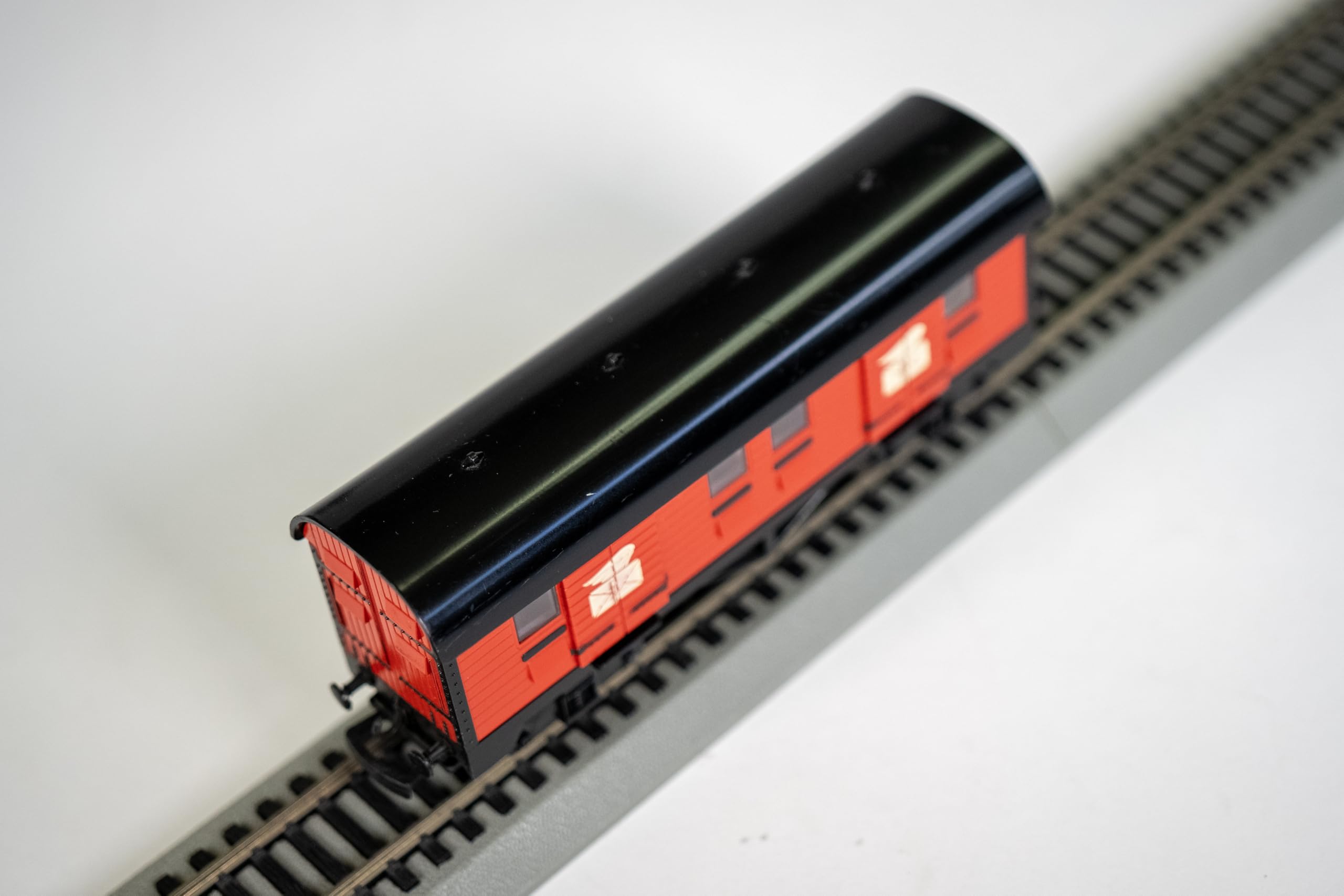 Bachmann Trains - THOMAS & FRIENDS MAIL CAR - RED - HO Scale