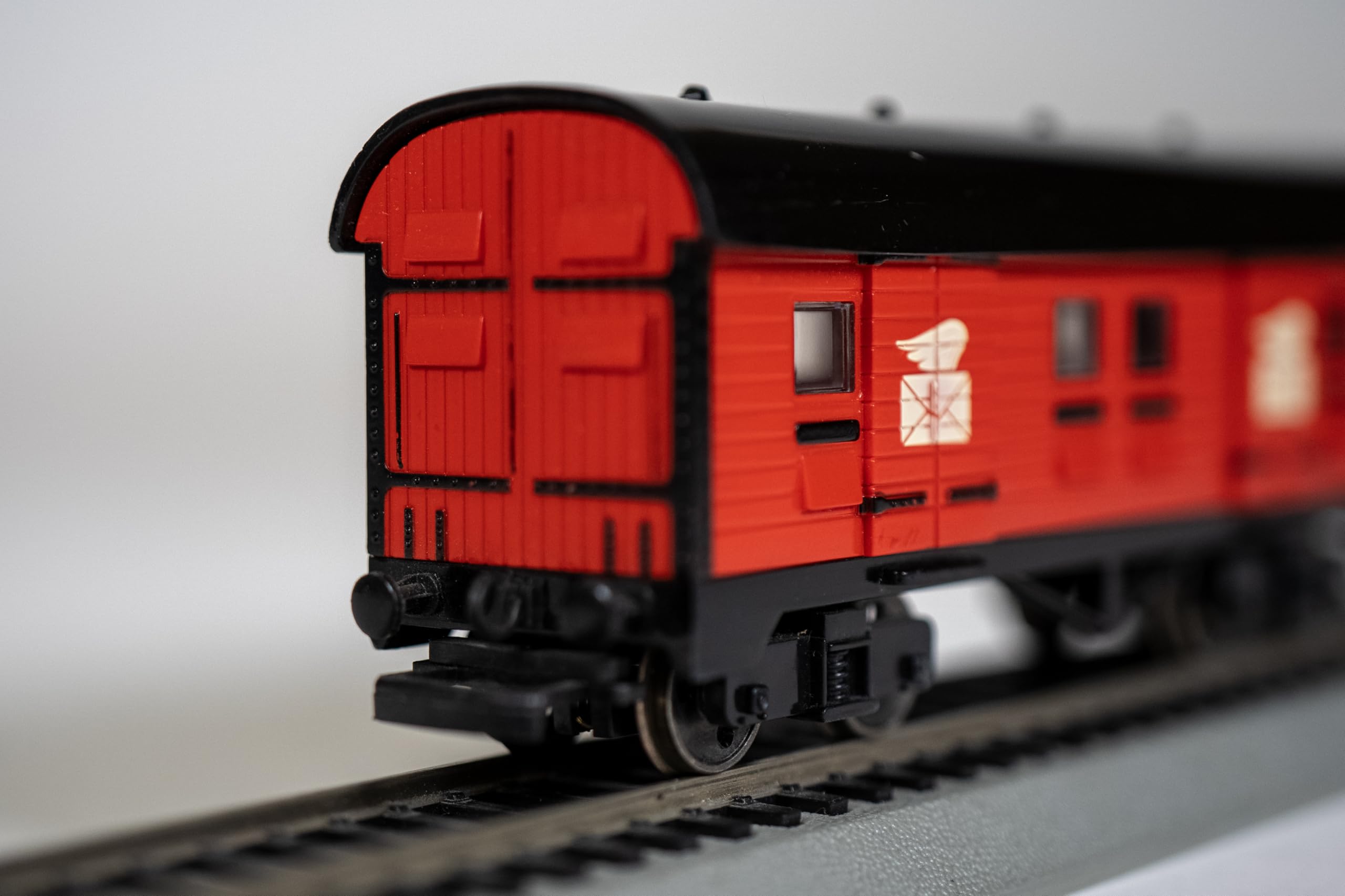Bachmann Trains - THOMAS & FRIENDS MAIL CAR - RED - HO Scale