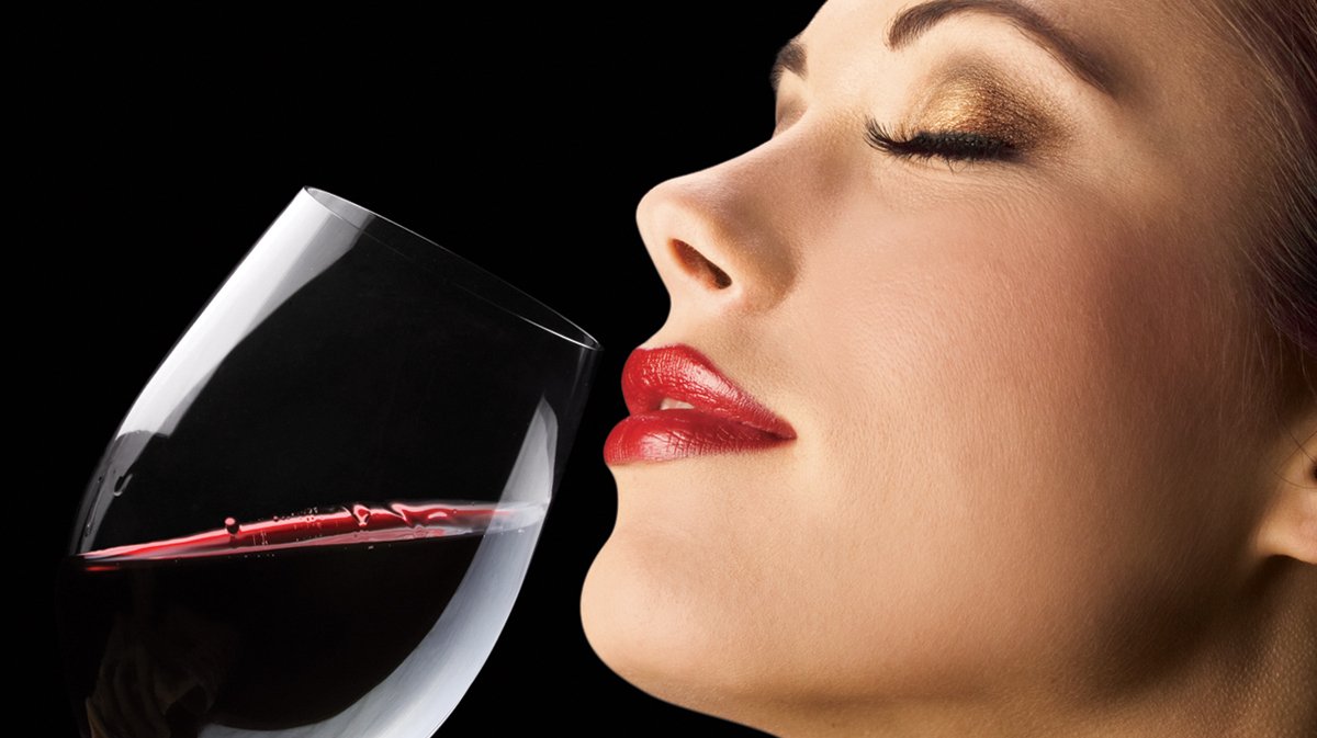 Vinturi Deluxe Essential Red Wine Pourer and Decanter Tower Stand Set Easily and Conveniently Aerates by The Bottle or Glass and Enhances Flavors with Smoother Finish, Black