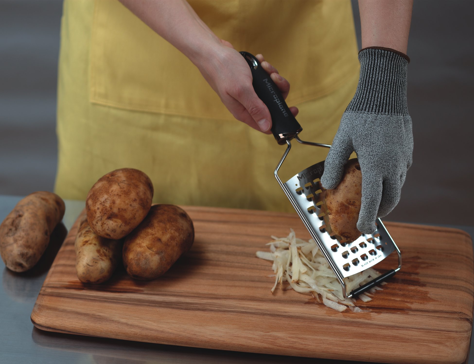Microplane Cut Resistant Glove Keep Hands Safe in The Kitchen, One Size (Pack of 1) (Original)