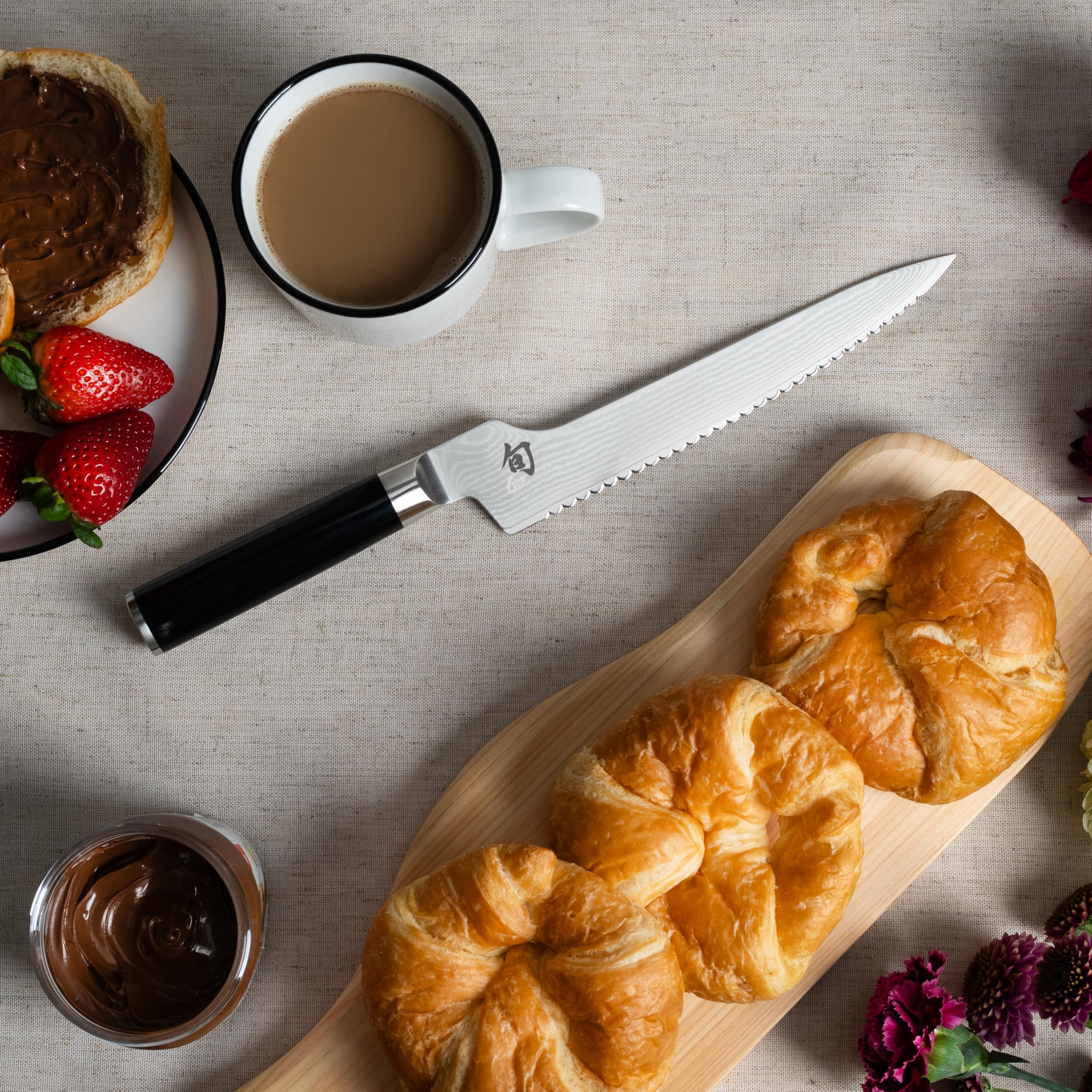 Shun Cutlery Classic Offset Bread Knife 8.25”, Long Serrations Glide Through Bread, Ideal for Cakes and Pastries, Authentic, Handcrafted, Japanese Serrated Kitchen Knife