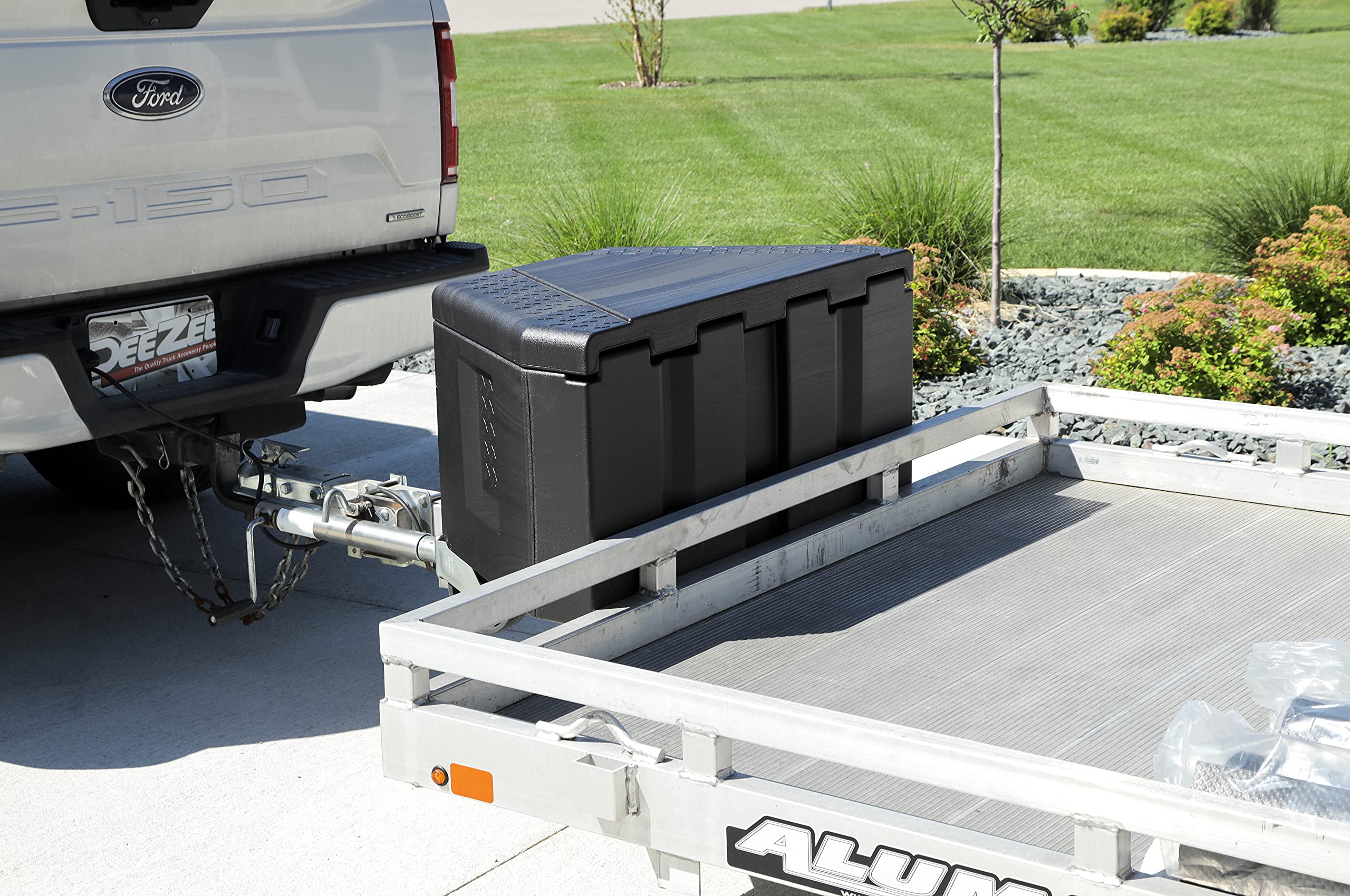Dee Zee DZ91717P Poly Triangle Trailer Box 36 x 18.75 x 18 inches, 25 lbs