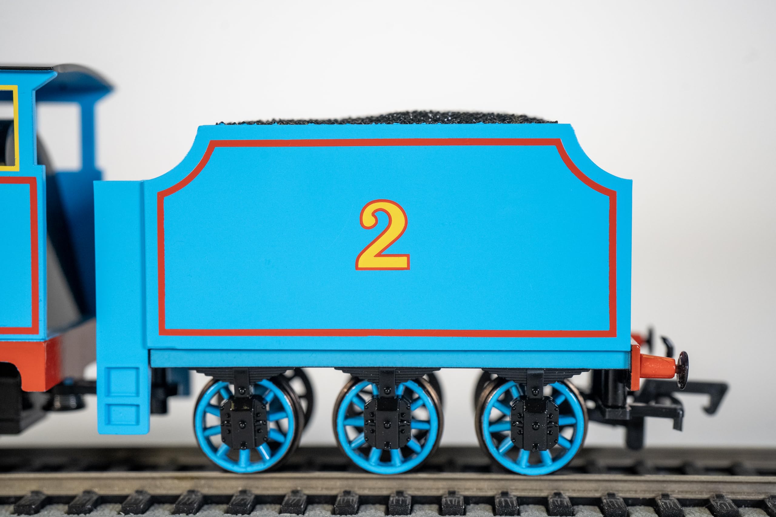 Bachmann Trains - THOMAS & FRIENDS EDWARD ENGINE w/Moving Eyes - HO Scale