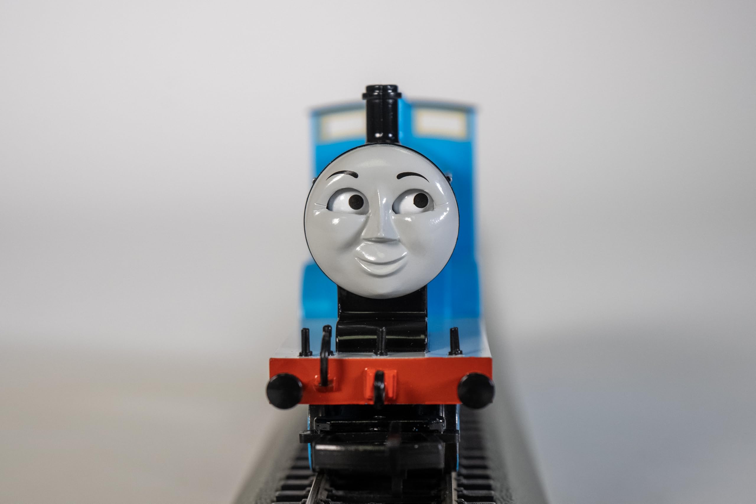 Bachmann Trains - THOMAS & FRIENDS EDWARD ENGINE w/Moving Eyes - HO Scale