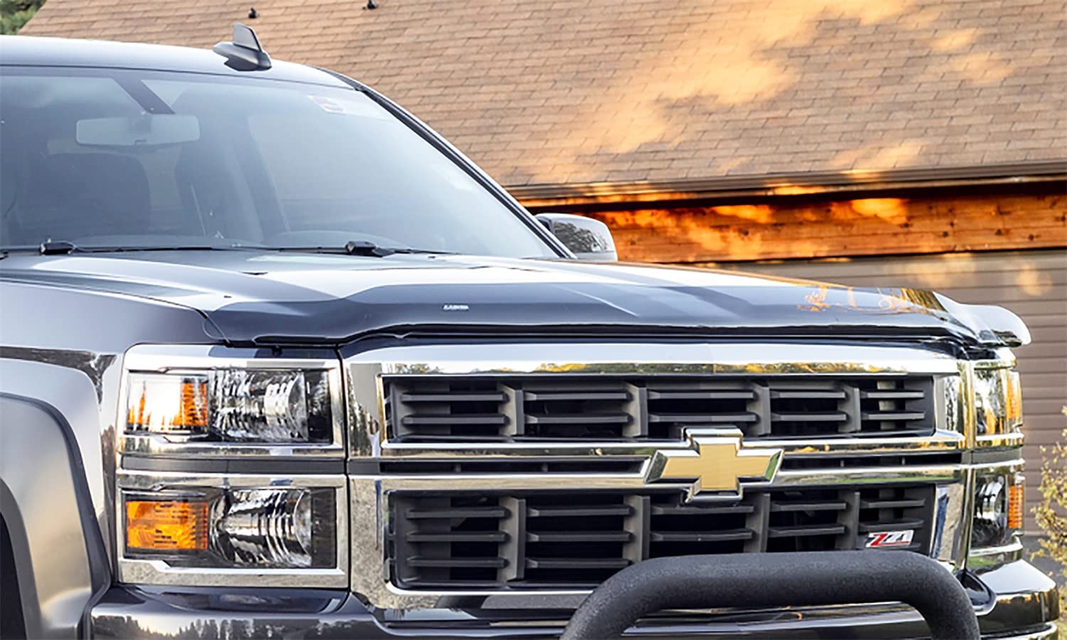 Lund 18062 Interceptor Smoke Hood Shield for 1999-2007 Ford F-250, F-350; 2000-2005 Excursion