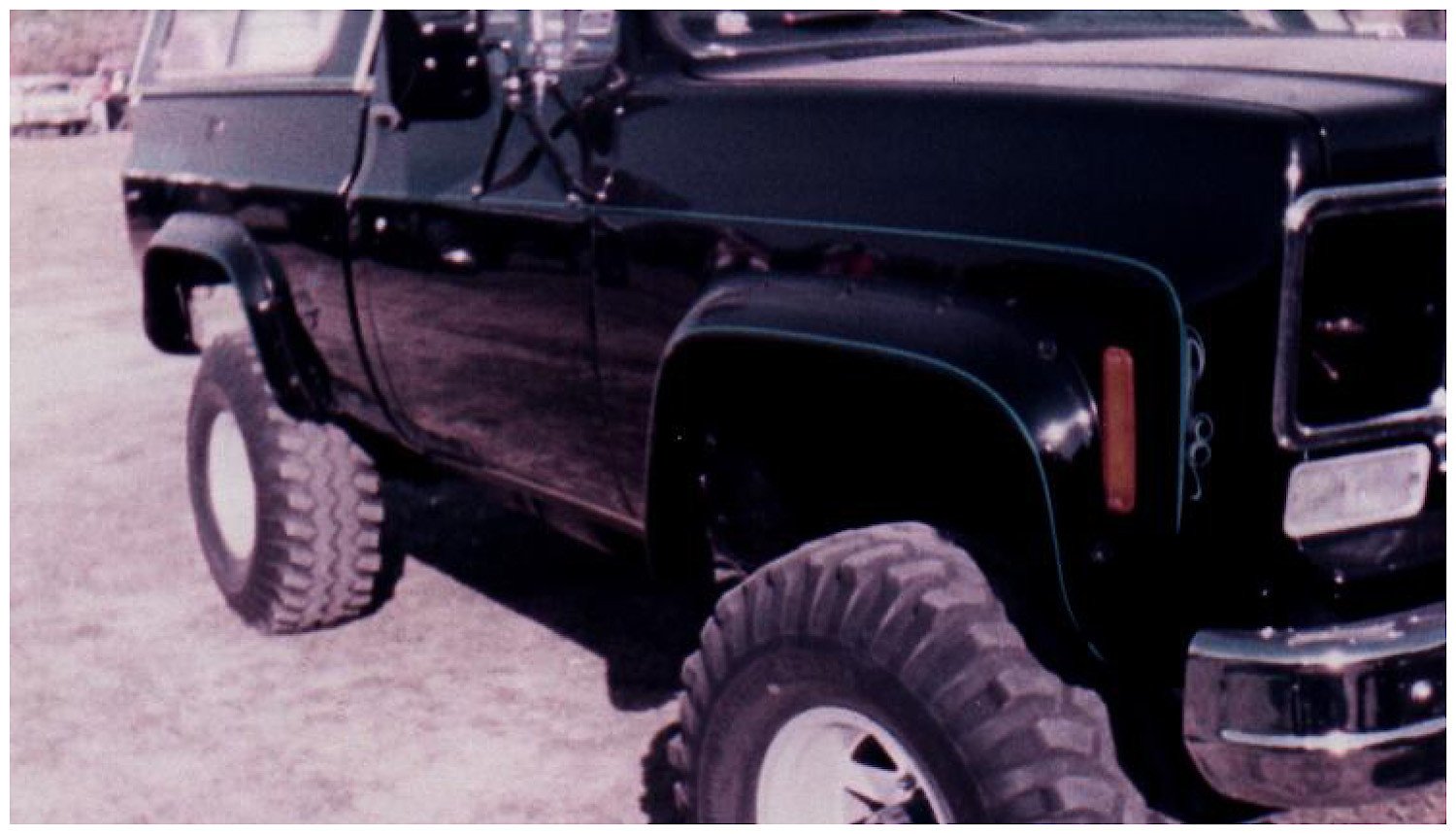 Bushwacker 40003-11 Chevrolet/GMC Cut-Out Fender Flare - Front Pair ,Black