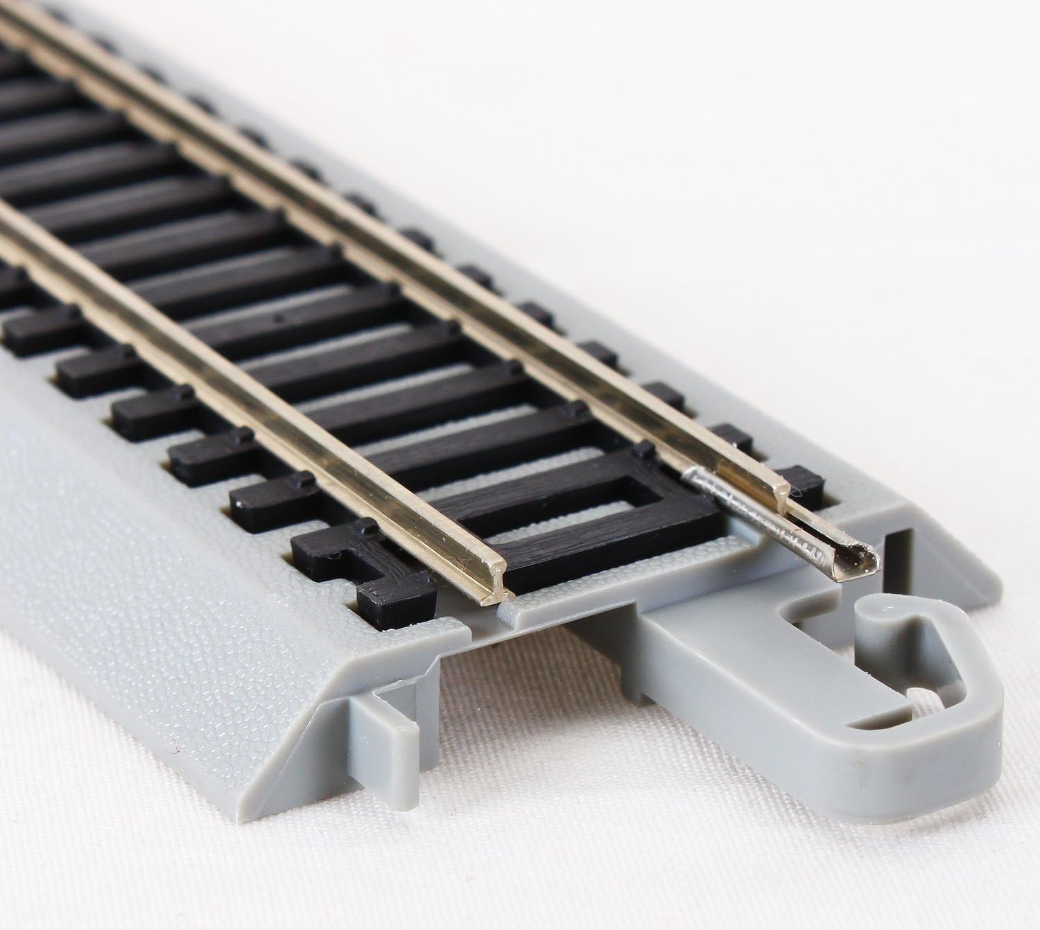 Bachmann Trains - Snap-Fit E-Z TRACK REMOTE TURNOUT - RIGHT (1/card) - NICKEL SILVER Rail With Gray Roadbed - HO Scale