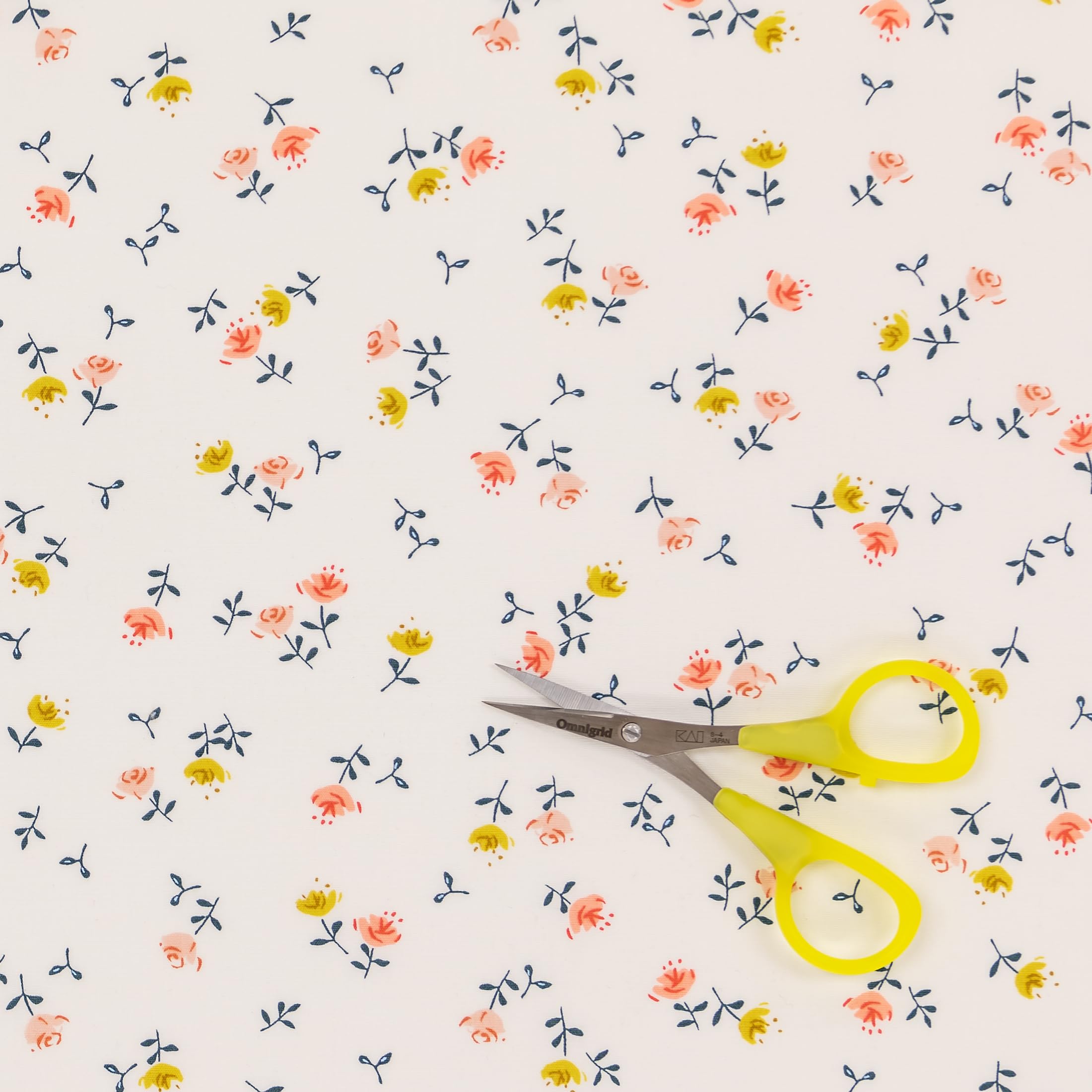 Omnigrid 4-Inch, Ultra Sharp Point, Stainless Steel, 1 Count Needlecraft Scissors, Оnе Расk, Yellow