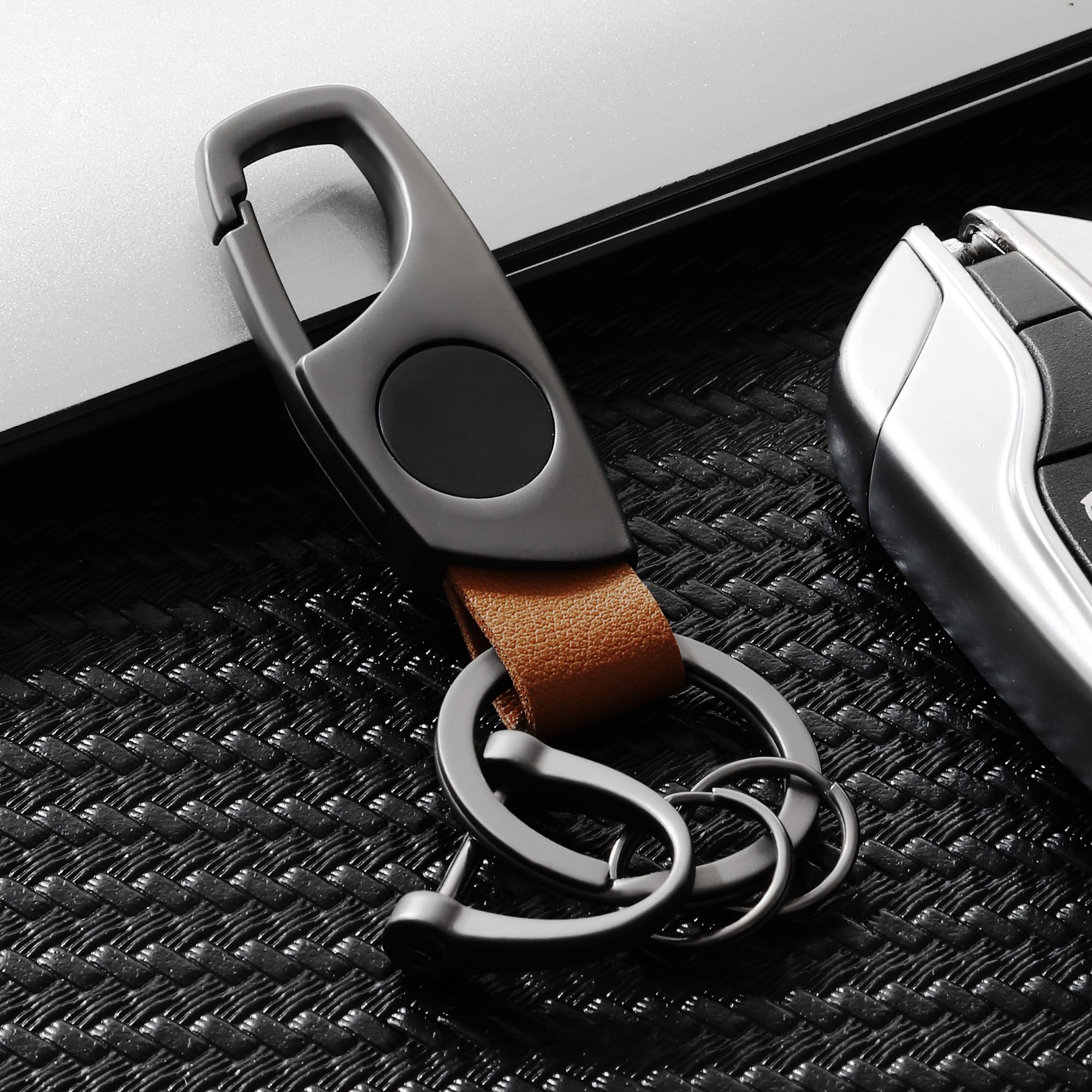 Gkeygo Carabiner Keychain, Key Chains for Car Key with 2 Key Rings and Anti-Lost D-Ring, Multifunctional Keychains for Men and Women β Grey(Brown Leather)